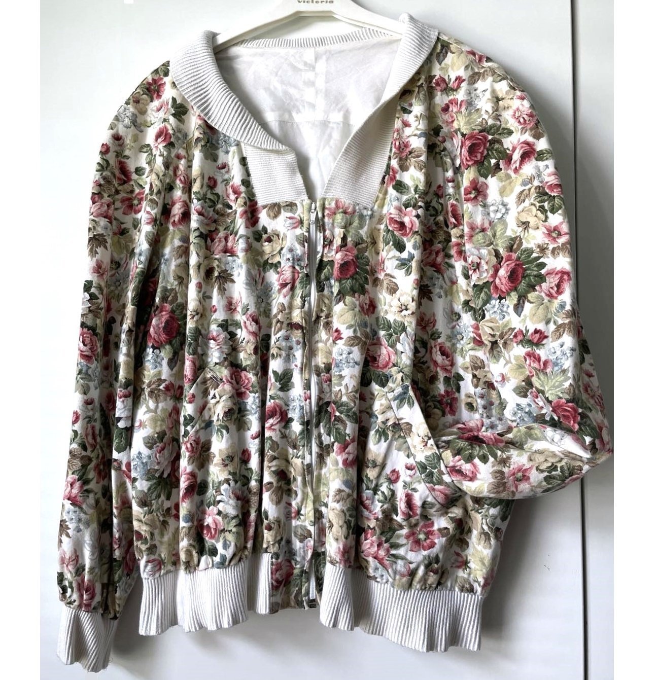 Snygg retro jacka/ ziptröja i rosmönster, mudd,.. | Köp på Tradera ...