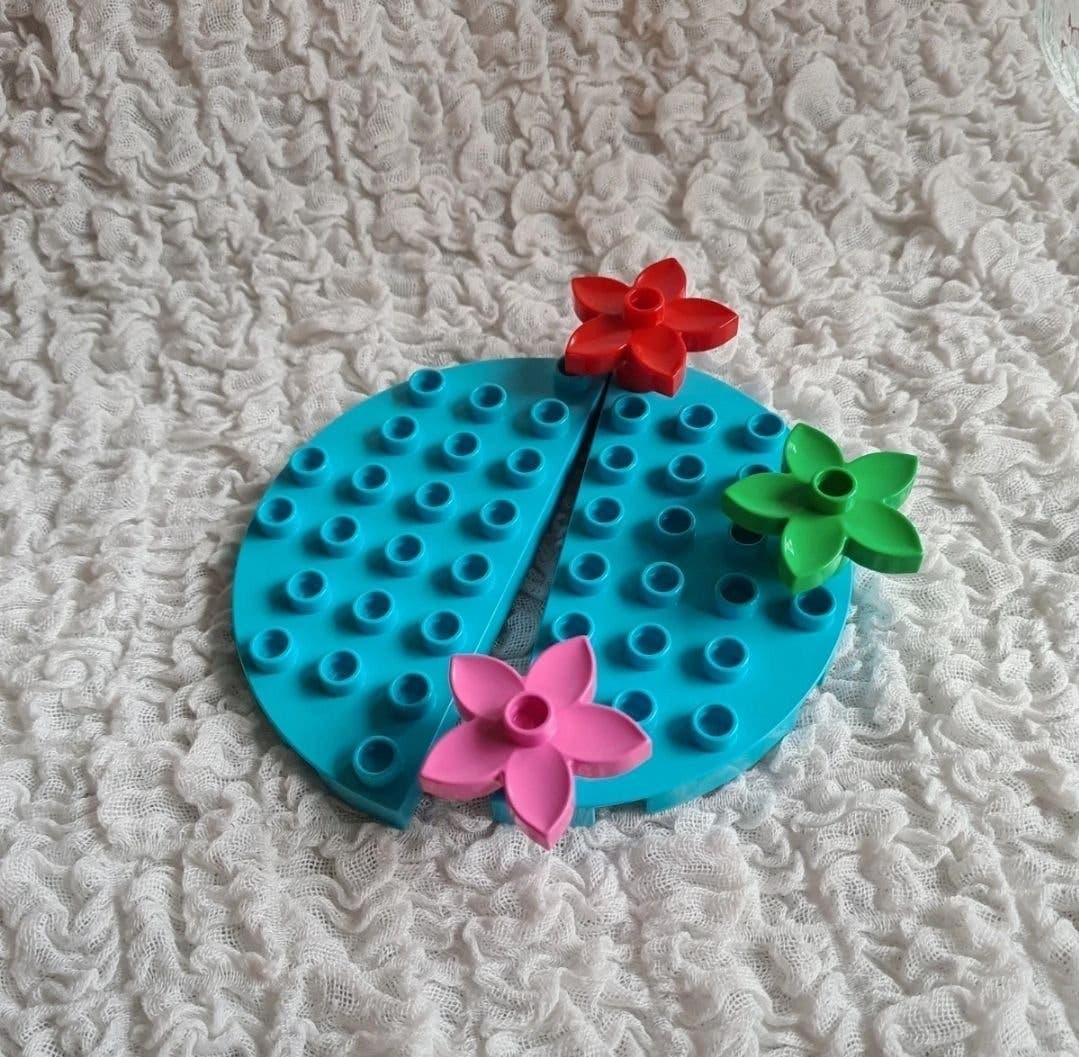 Se produkter som liknar Lego Duplo Byggplattor + Blom.. på Tradera ...