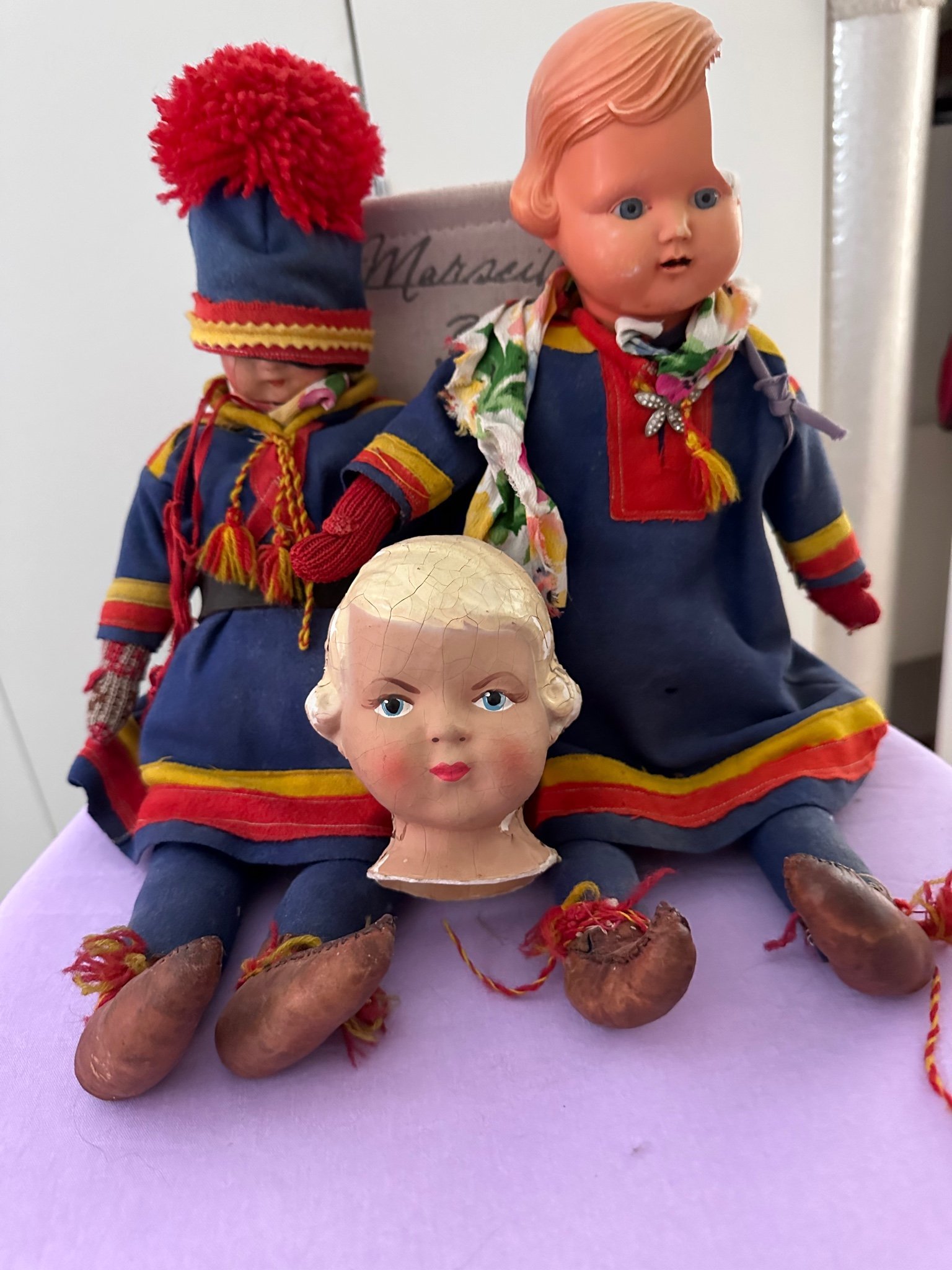 Gamla antika dockor i samedräkt. | Köp på Tradera (591955789)