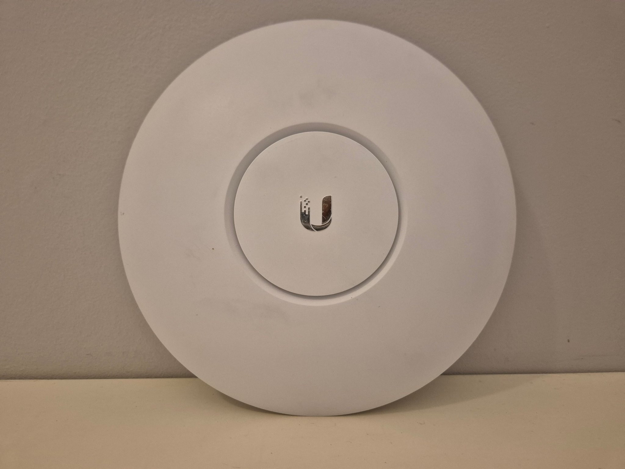 Se produkter som liknar Ubiquiti UniFi UAP-AC-Pro Gen2 på Tradera ...