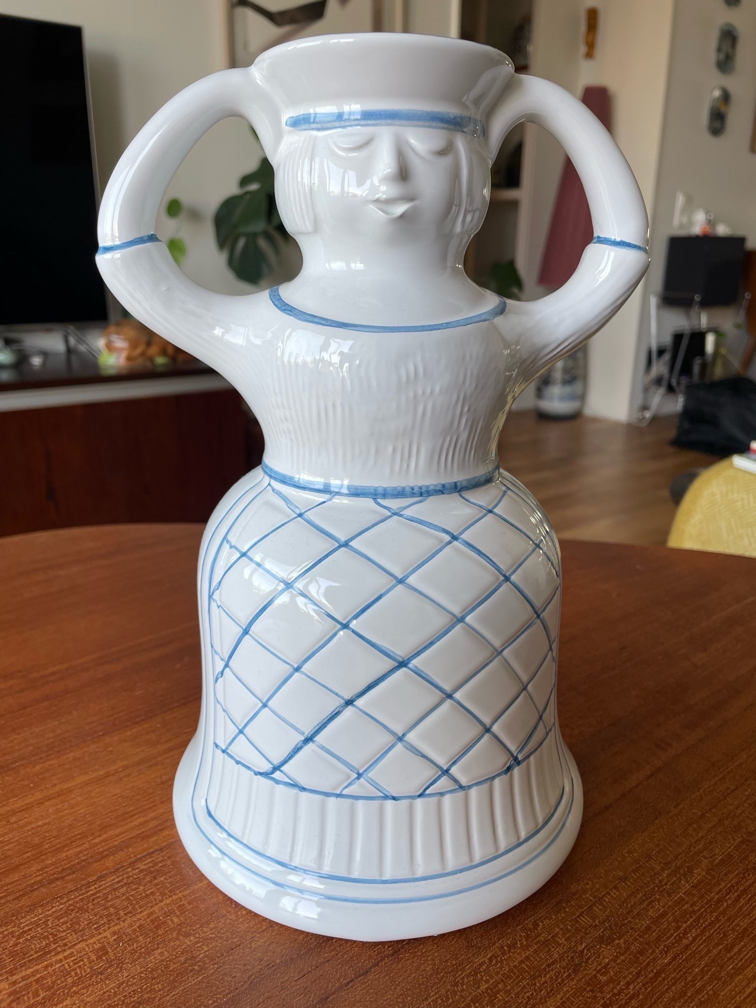 Steninge Stor vas 28 cm i form av kvinna | Köp på Tradera (710967176)