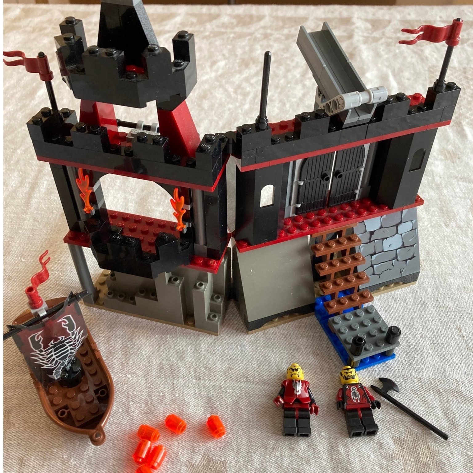 Se produkter som liknar Lego Castle 8802 Dark Fortres.. på Tradera ...