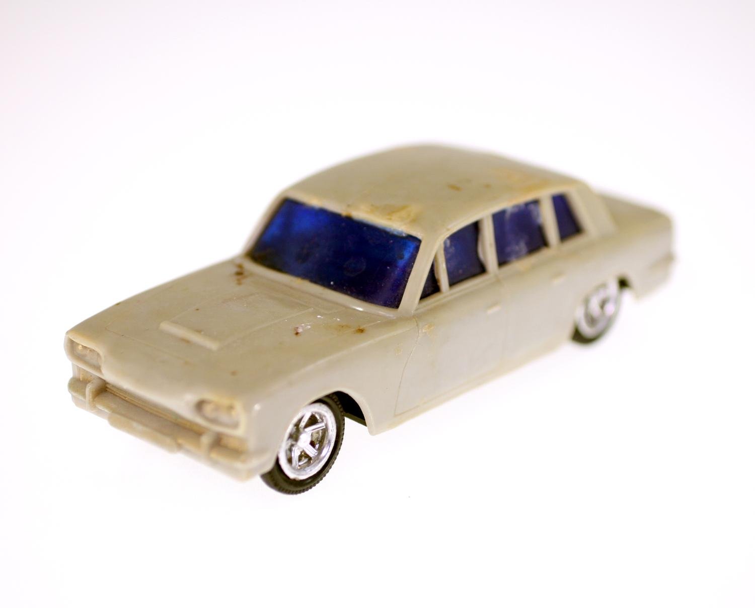 Triumph 2000 No.424 **VERY RARE** plastic toy c.. | Köp på Tradera ...