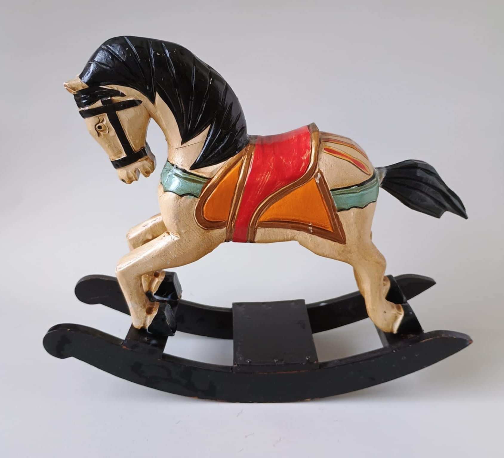 Vintage Folk Art Hand-Ca.. | Köp från KingdomsOfVintage på Tradera ...