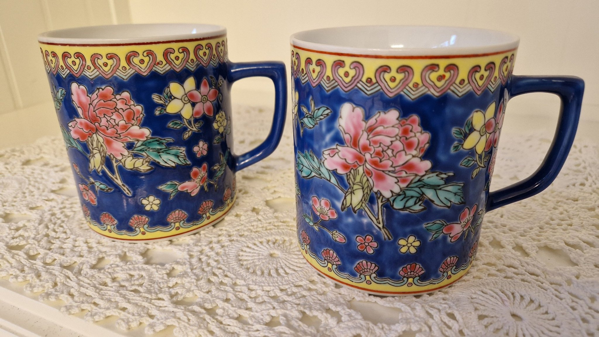 Se produkter som liknar Superfina muggar med blommor .. på Tradera ...