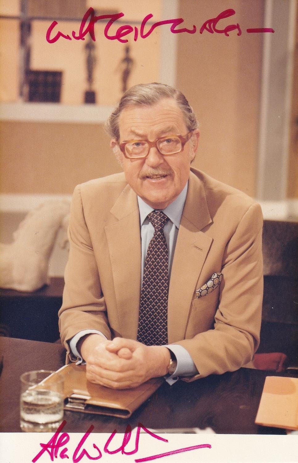 Alan Whicker - Journalist | Köp på Tradera (420141053)