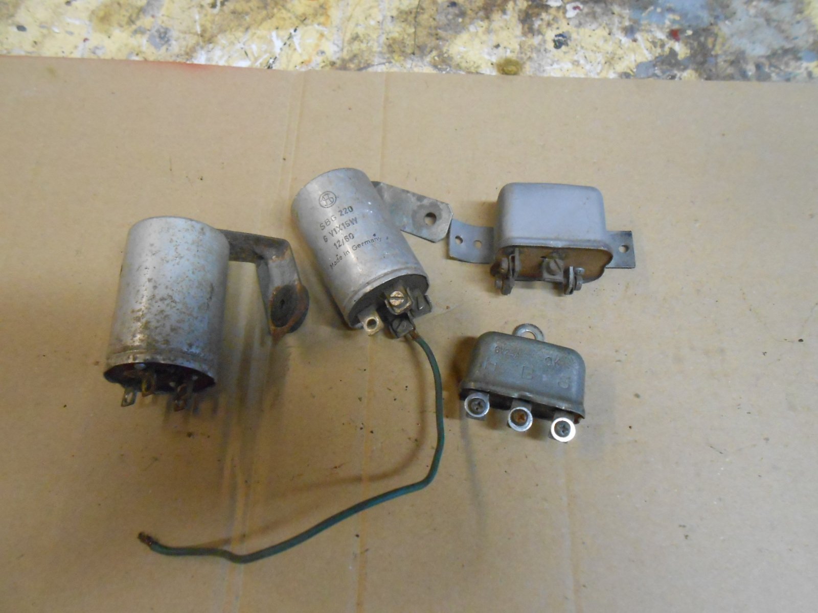 Se produkter som liknar Div 6 volts reläer på Tradera (607095456)