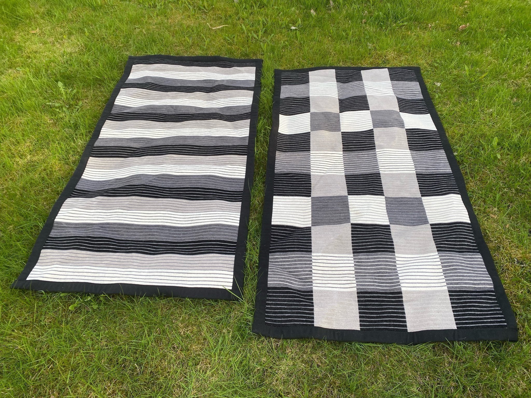 Två flatvävda och vändbara mattor i nyskick (mo.. | Köp på Tradera ...