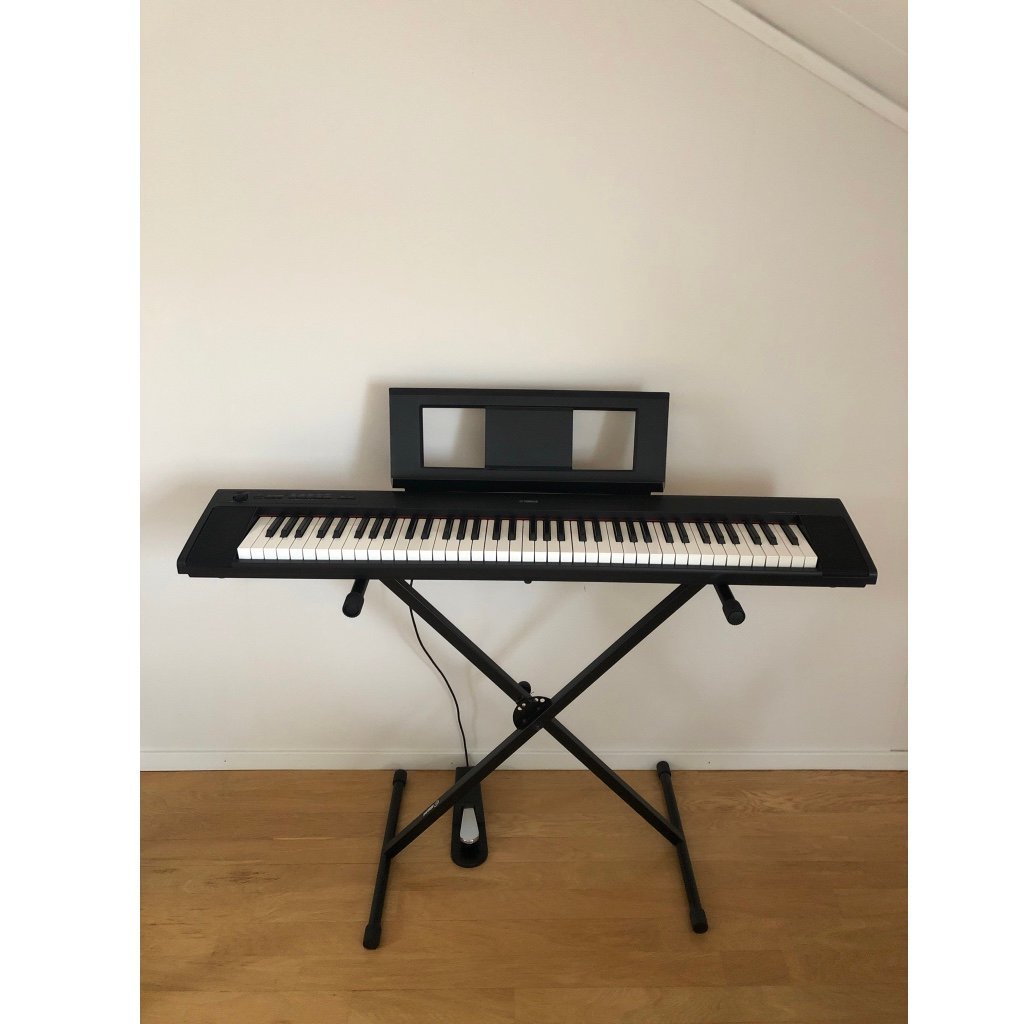Se produkter som liknar Yamaha NP32 Piaggero keyboard.. på Tradera ...
