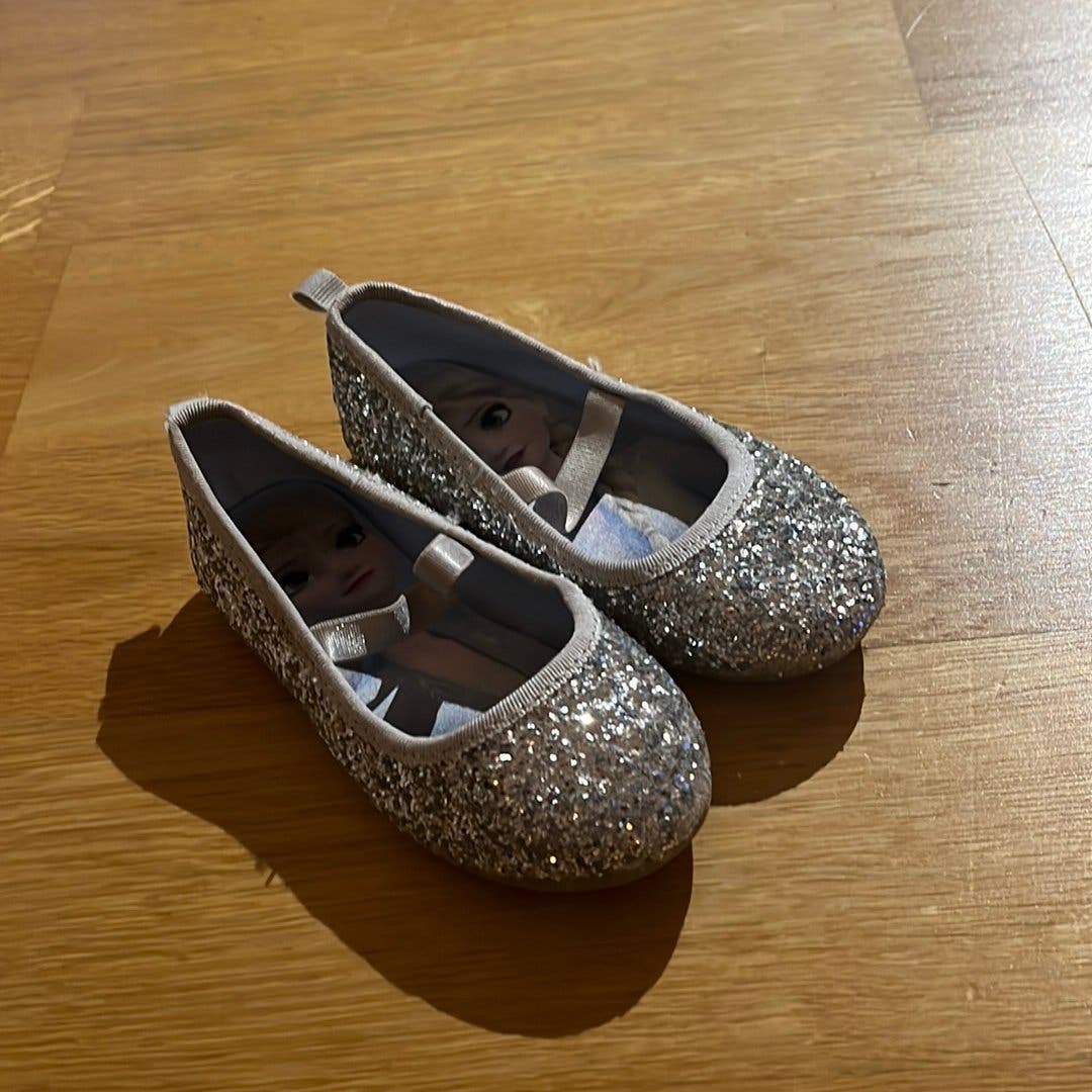 Se produkter som liknar Disney Frozen Ballerinaskor -.. på Tradera ...