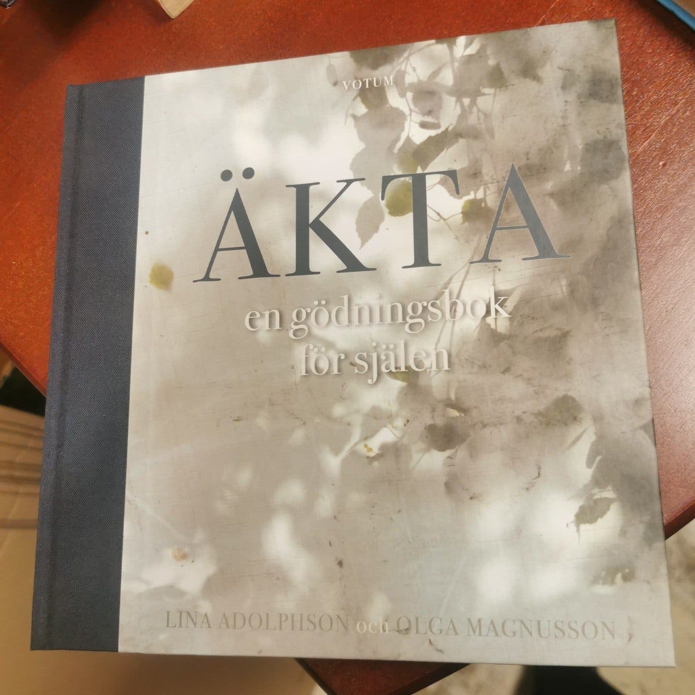 Se produkter som liknar Äkta : en gödningsbok för sjä.. på Tradera ...