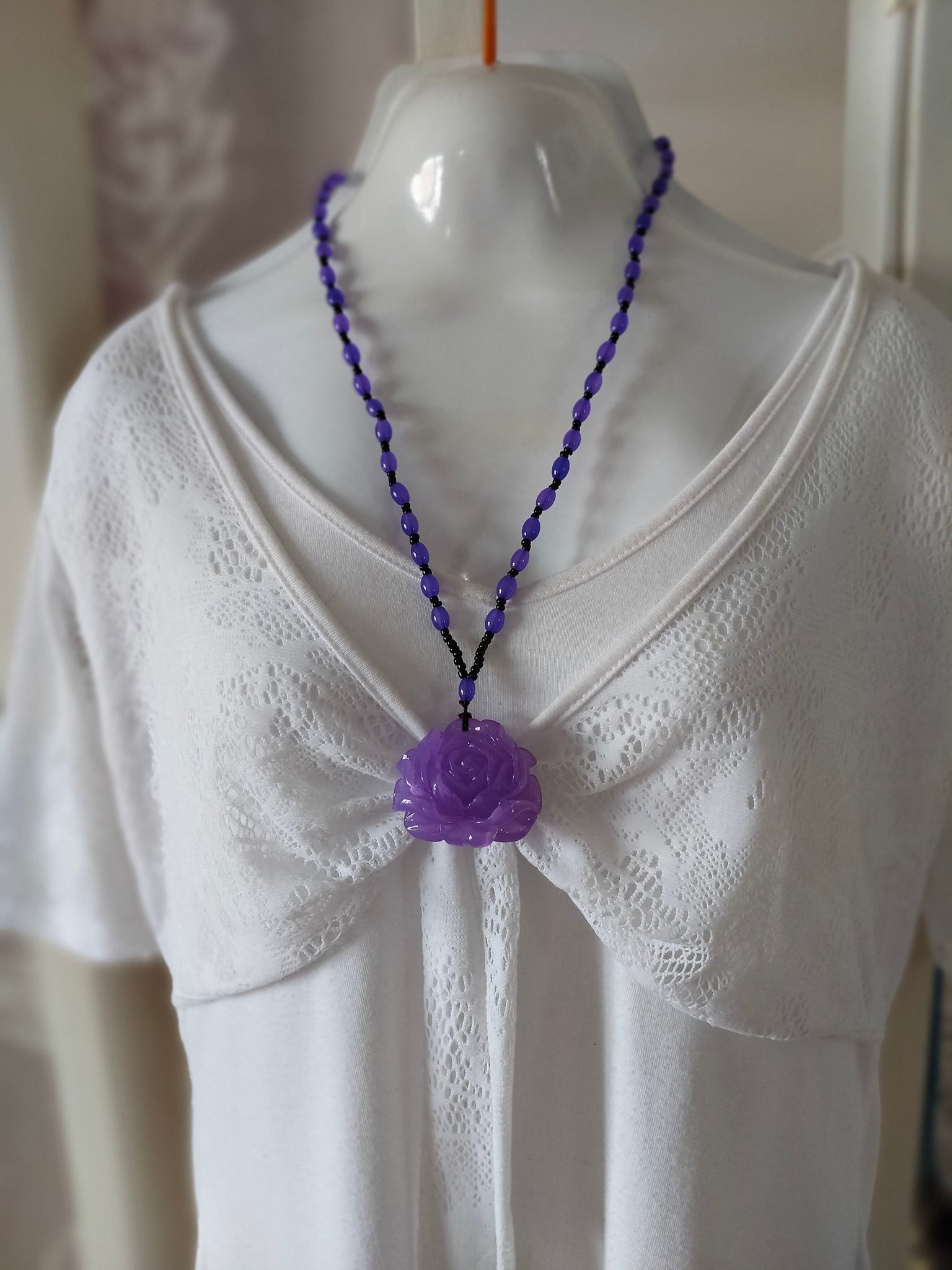 REA! Vacker Lila halsband med större Lotus blomma | Köp på Tradera ...