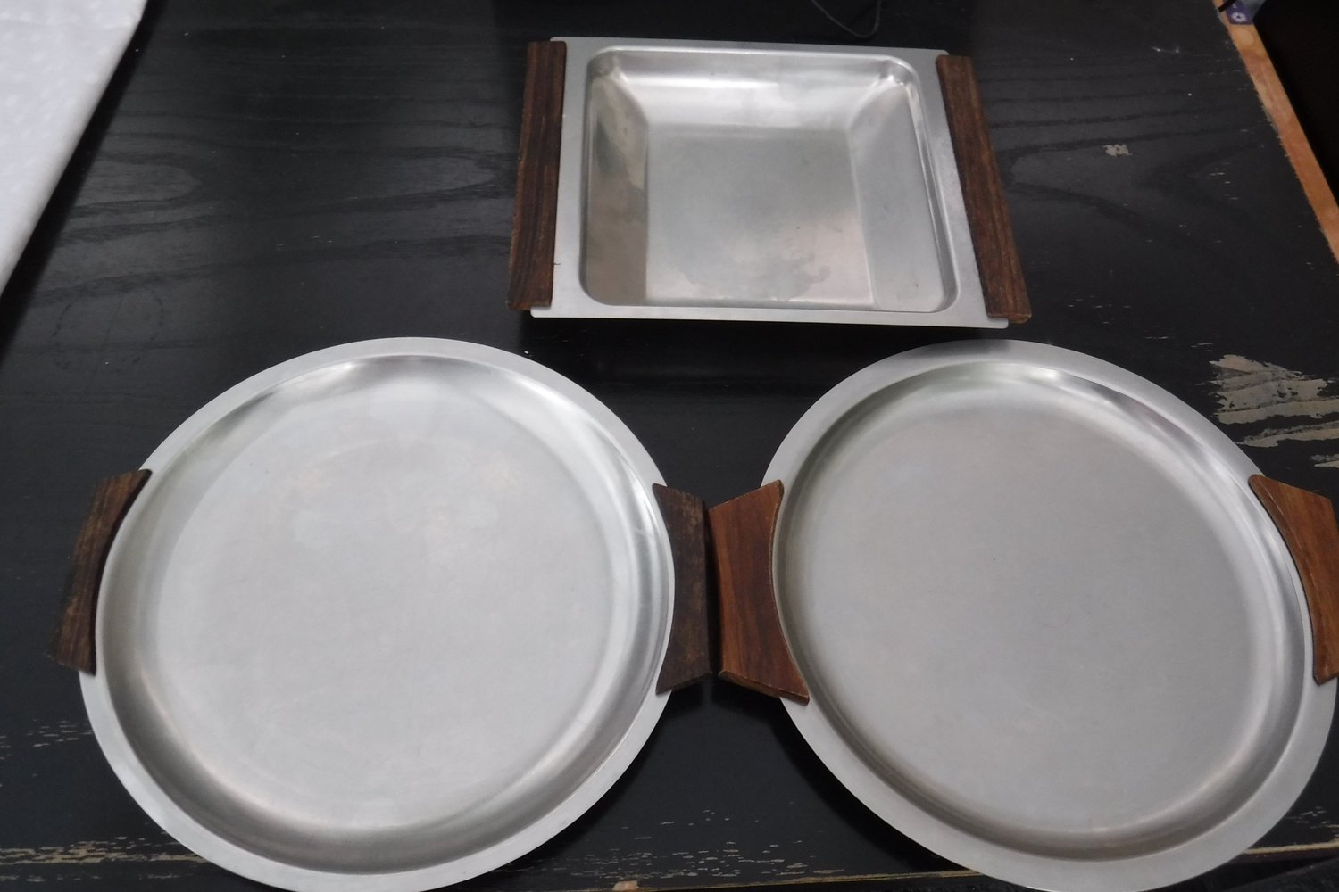 Se produkter som liknar Retro 3 rostfria fat med träh.. på Tradera ...