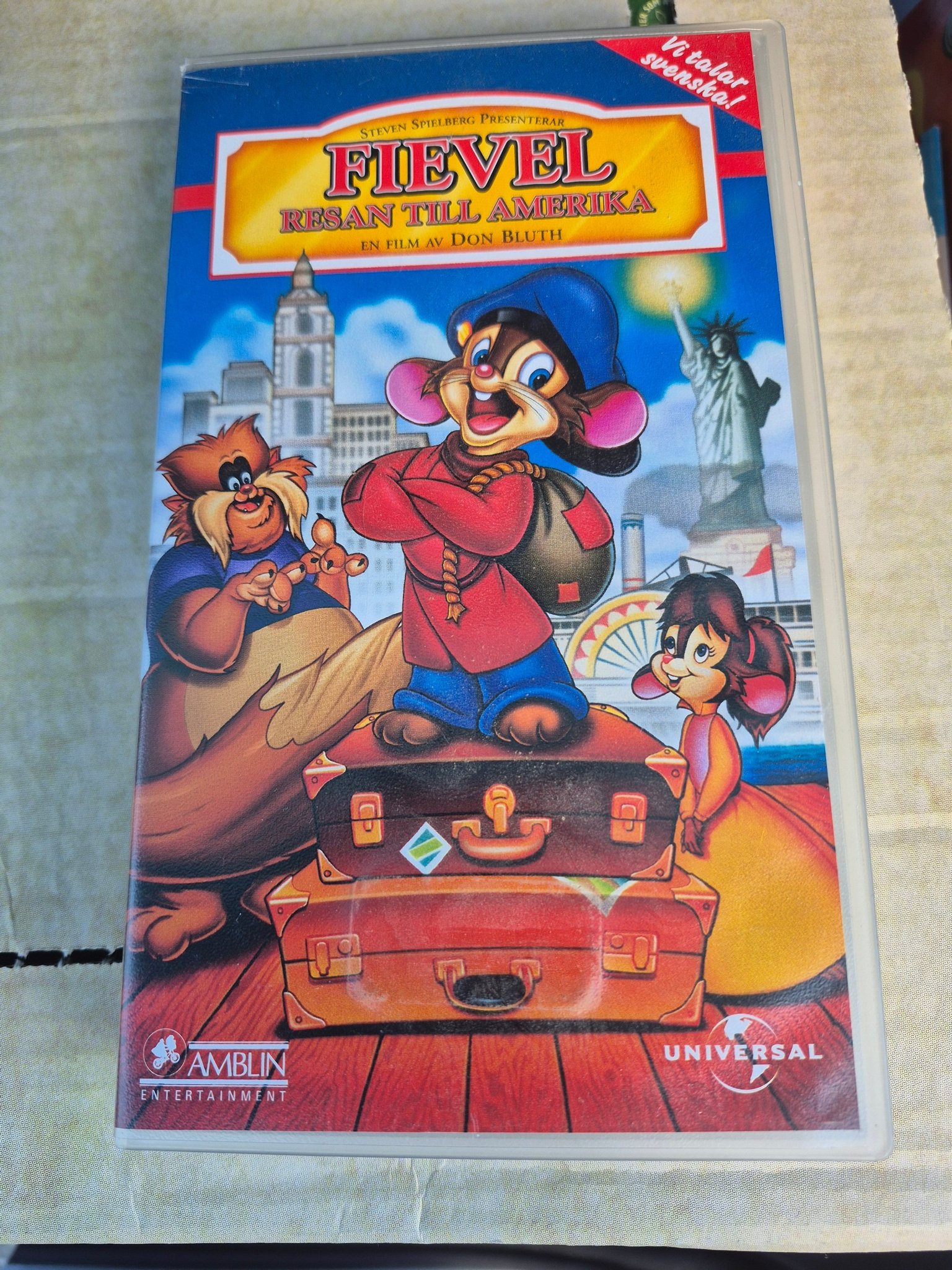 Se produkter som liknar Fievel Resan Till Amerika VHS på Tradera ...