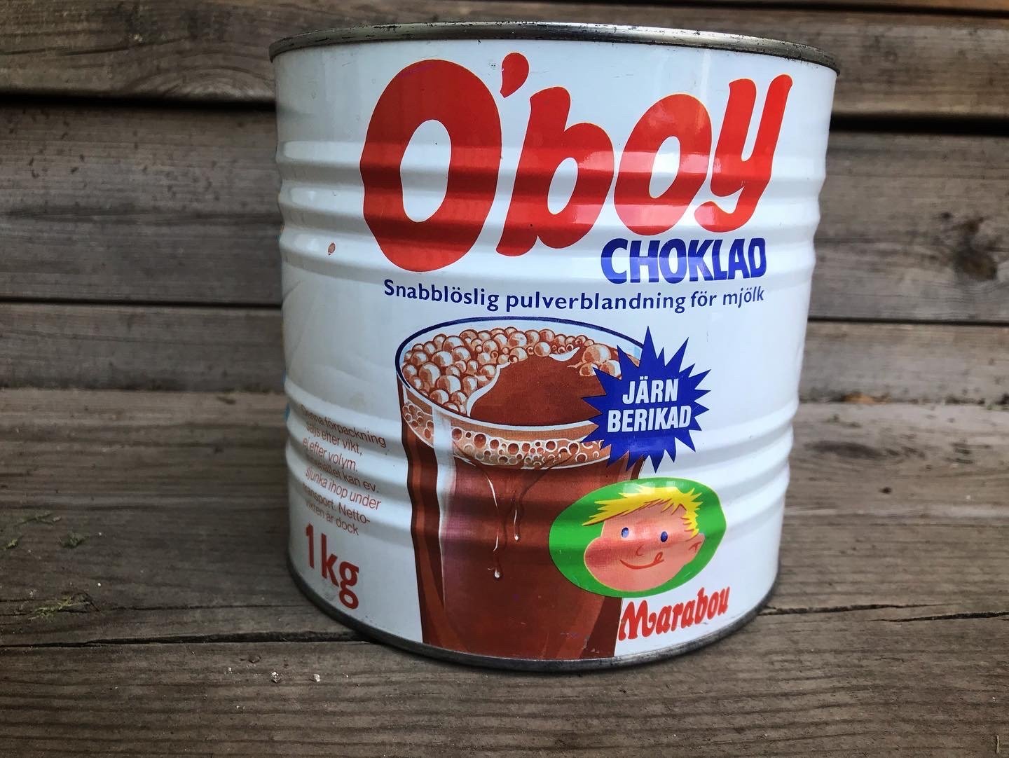 Se produkter som liknar Klassisk Oboy-burk av metall .. på Tradera ...