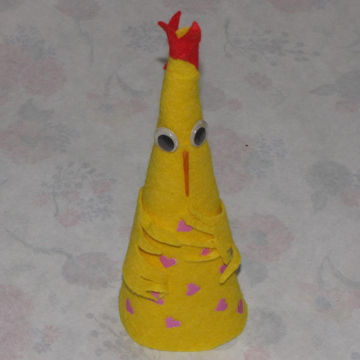 Charmigt Påskpynt Gul Kyckling Tyg Papp Rosa hj.. | Köp på Tradera ...