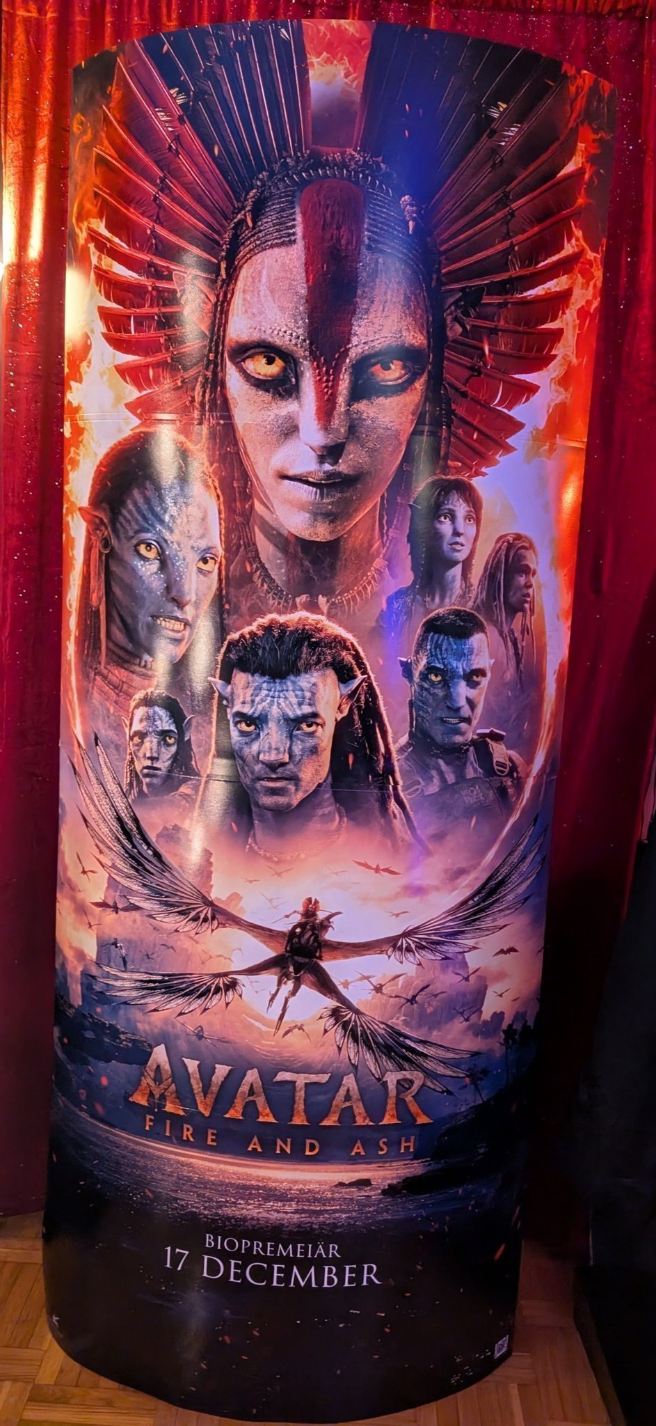 "Avatar: Fire and Ash" STOR STANDEE (2 METER) | Köp på Tradera (712866835)