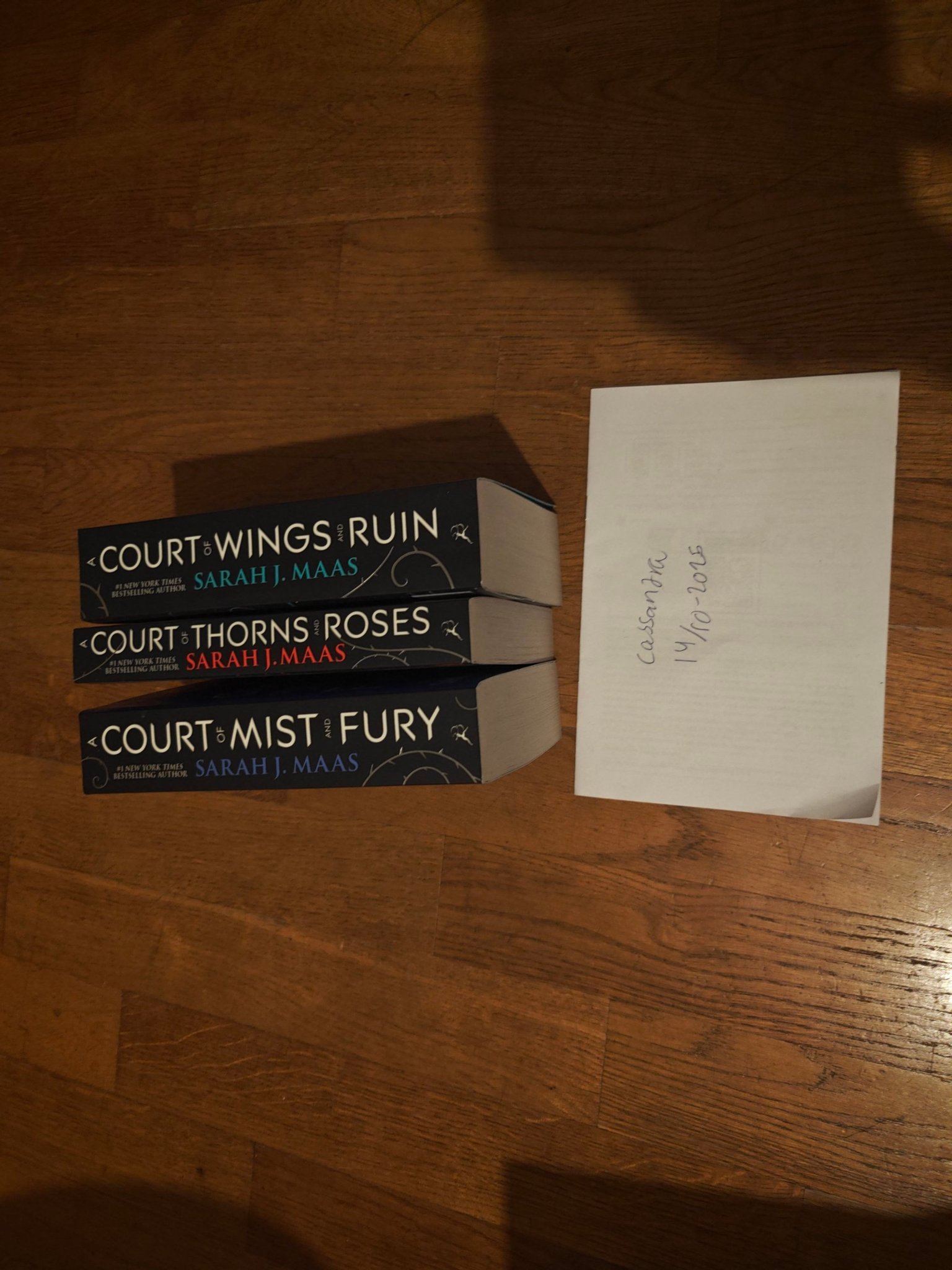 A Court of Thorns and Roses serie av Sarah J. M.. | Köp på Tradera (700027570)