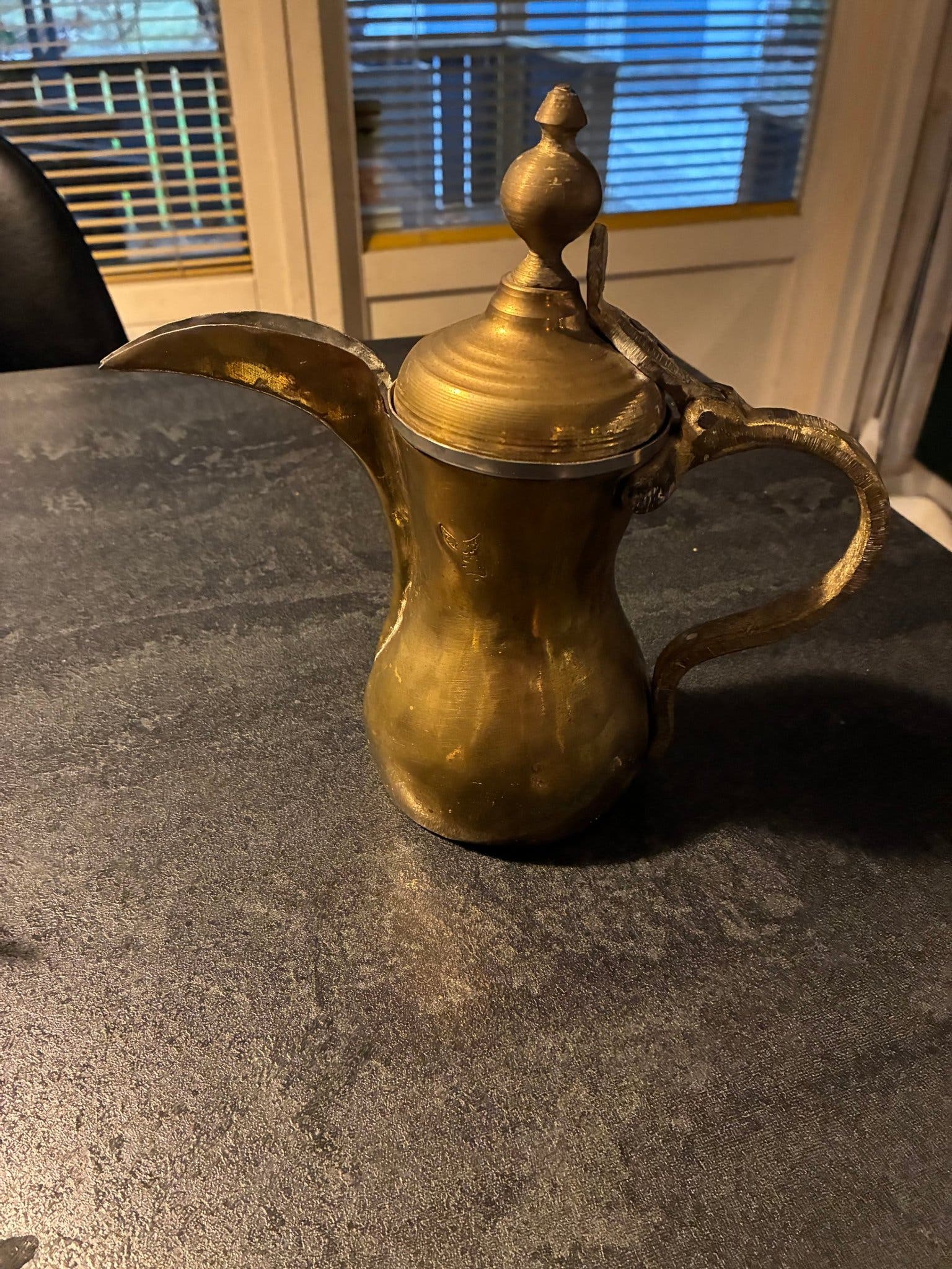 Se produkter som liknar Dallah Arabisk Kaffekanna på Tradera (701962815)