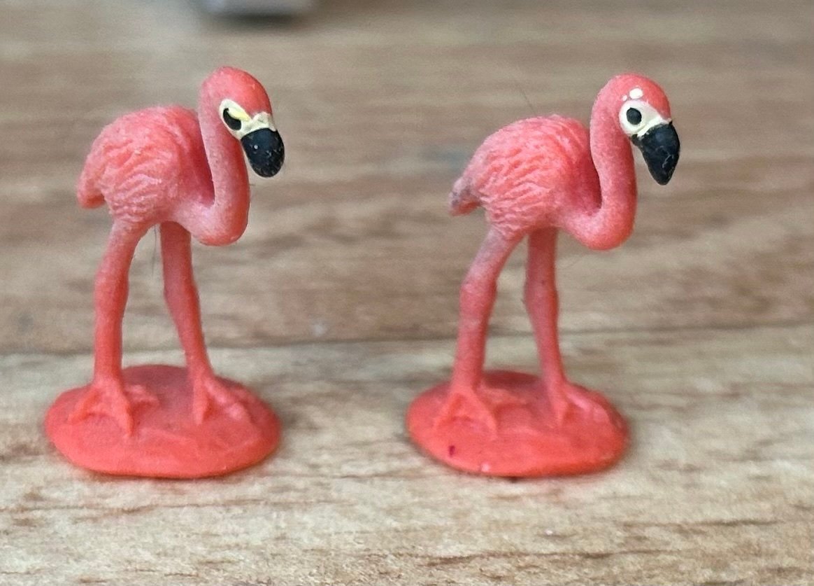 2 Rosa flamingo till dockskåpet- 2,6 cm | Köp på Tradera (735056485)
