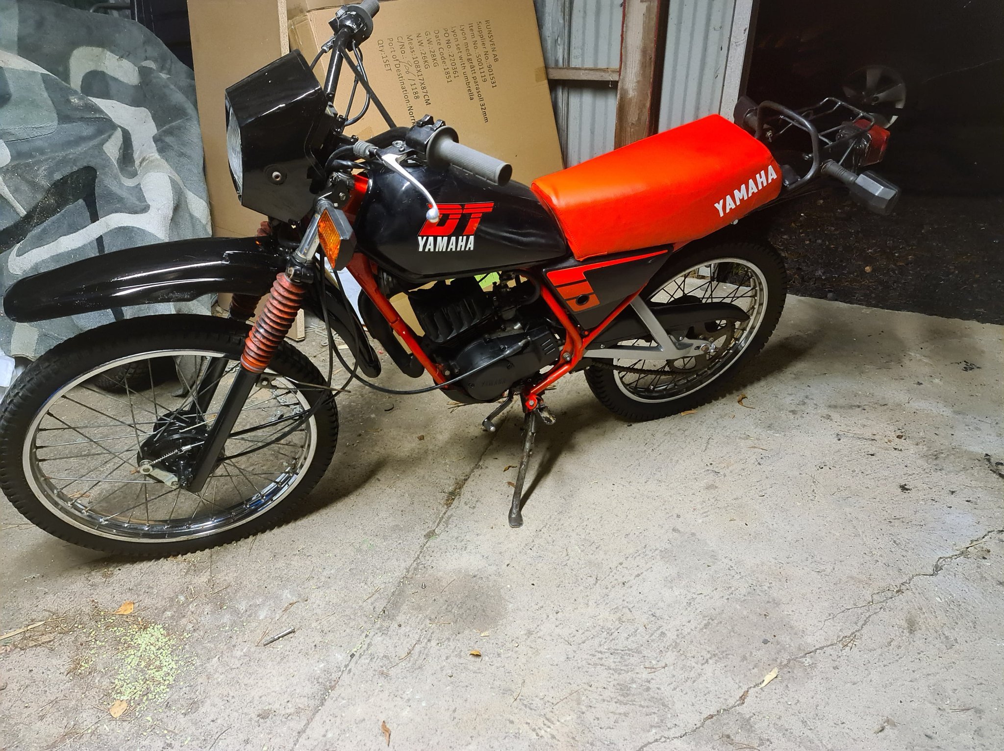 Yamaha DT DT50 DT50MX svart/röd KORT AUKTION! (426956818) ᐈ Köp på Tradera