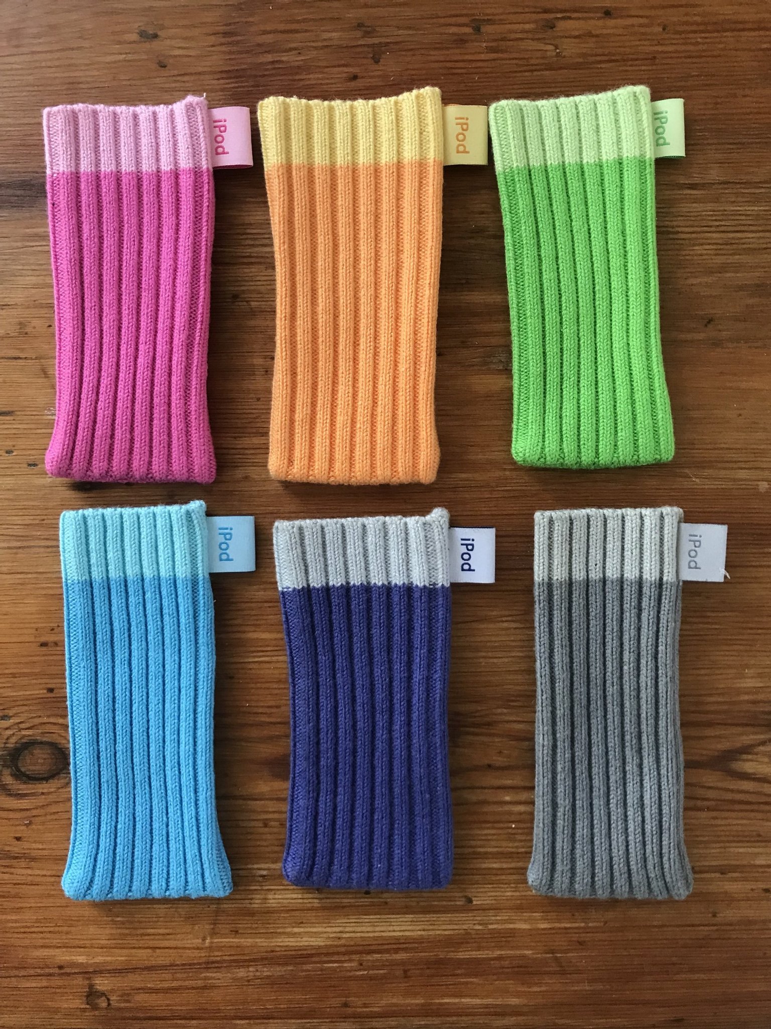 Se produkter som liknar Apple iPod Socks - 6 kulörer .. på Tradera ...