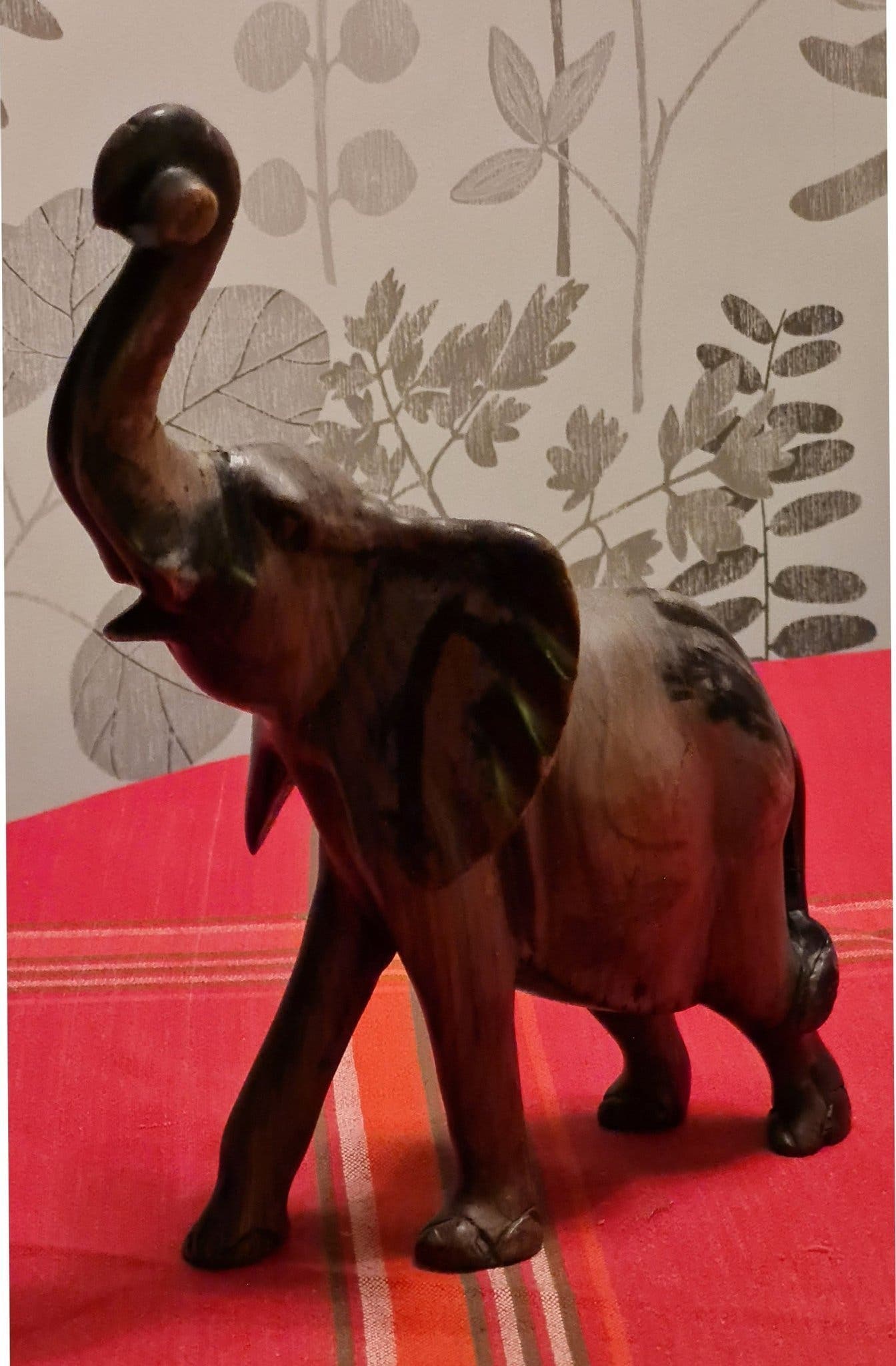 Se produkter som liknar Elefant skulptur av trä - Sam.. på Tradera ...