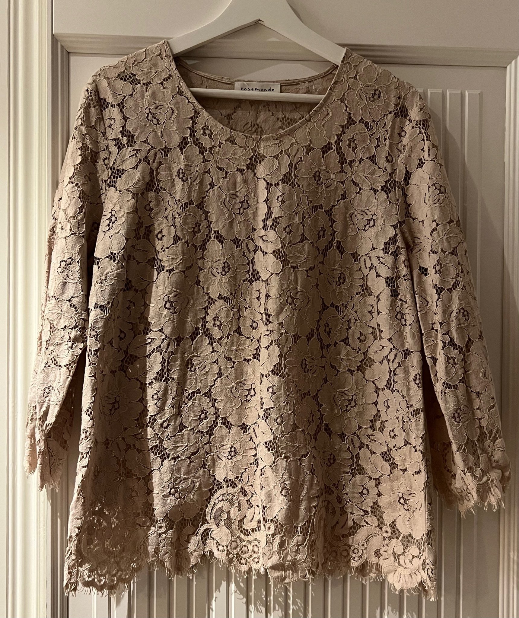 Rosemunde beige tröja, storlek 42 | Köp på Tradera (699040980)