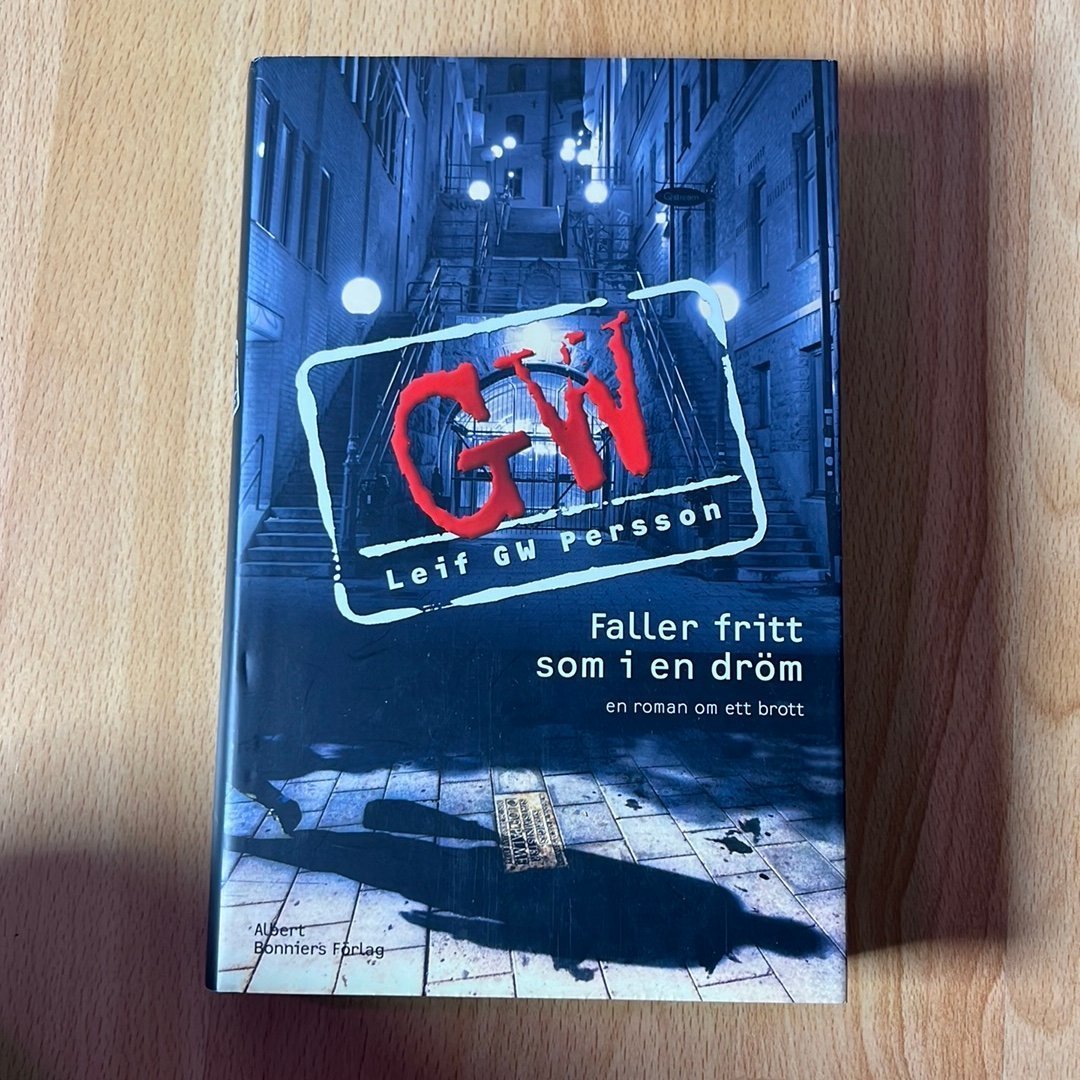 Faller fritt som i en dröm av Leif GW Persson | Köp på Tradera (709647330)