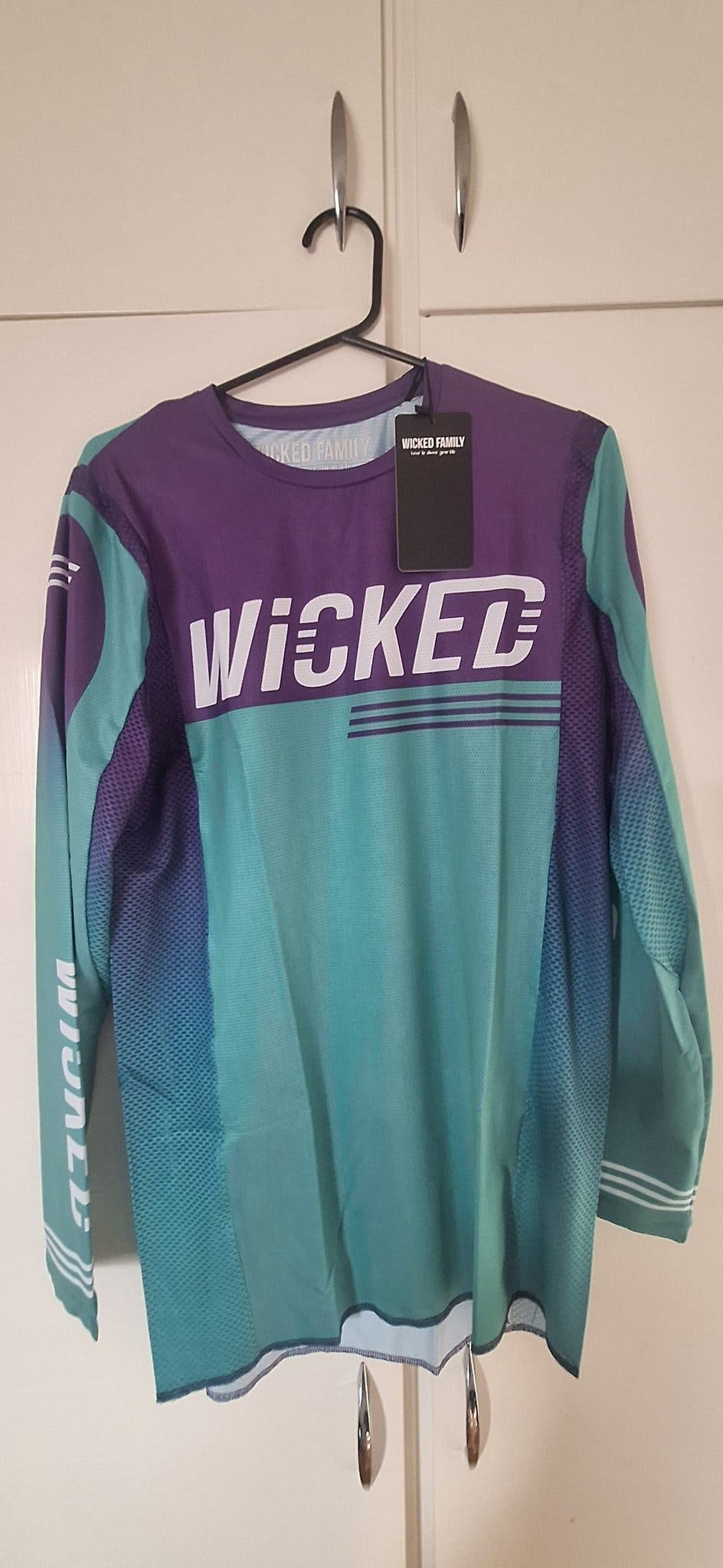 Jersey Wicked Family blå och lila, storlek S | Köp på Tradera (704474480)