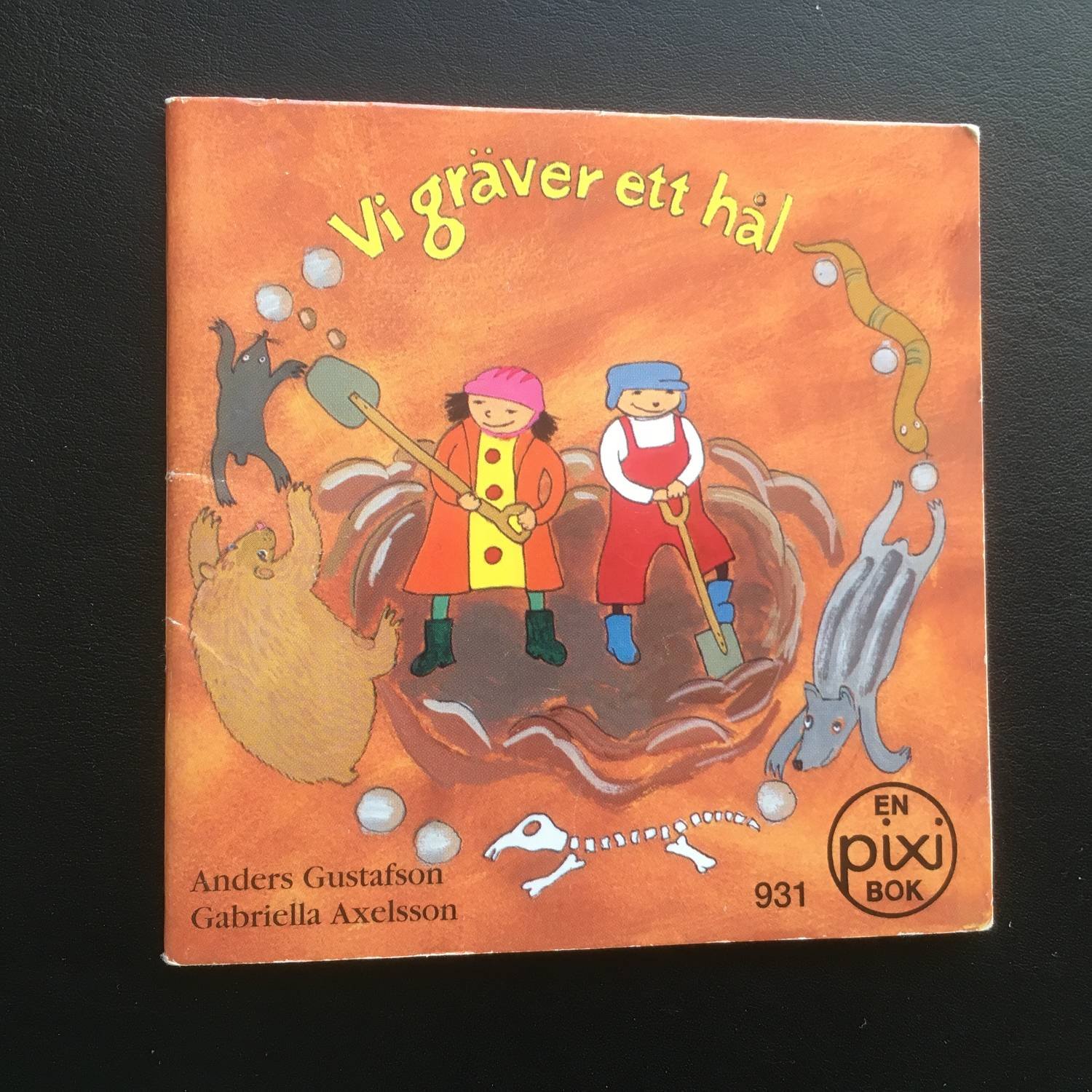Pixi bok 931 - Vi gräver ett hål | Köp på Tradera (673743676)
