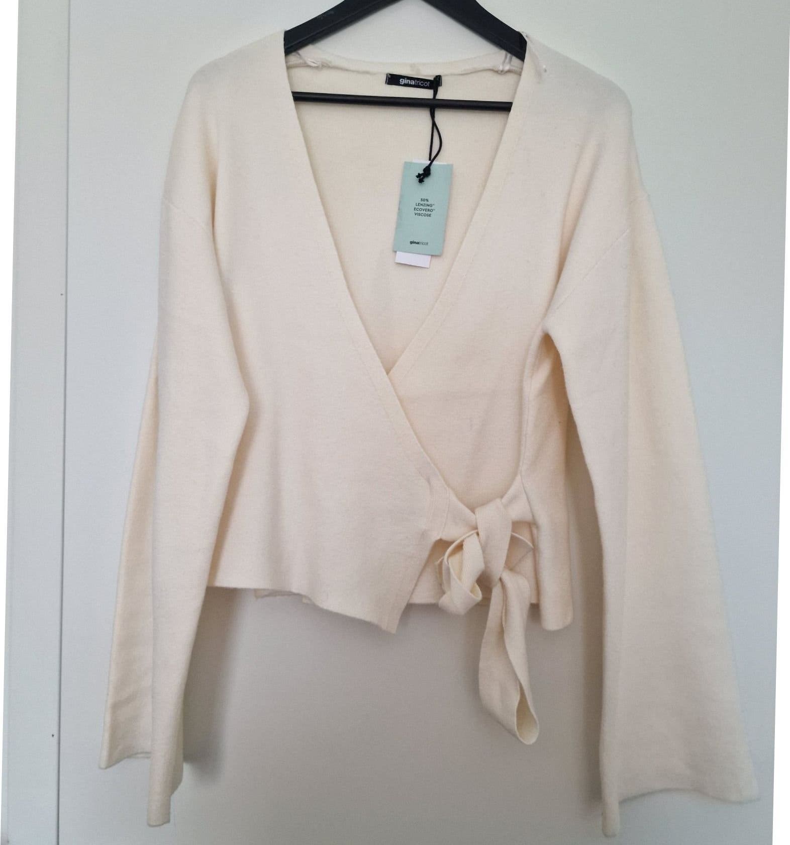 Gina Tricot creme beige omlott tröja med prislapp | Köp på Tradera ...