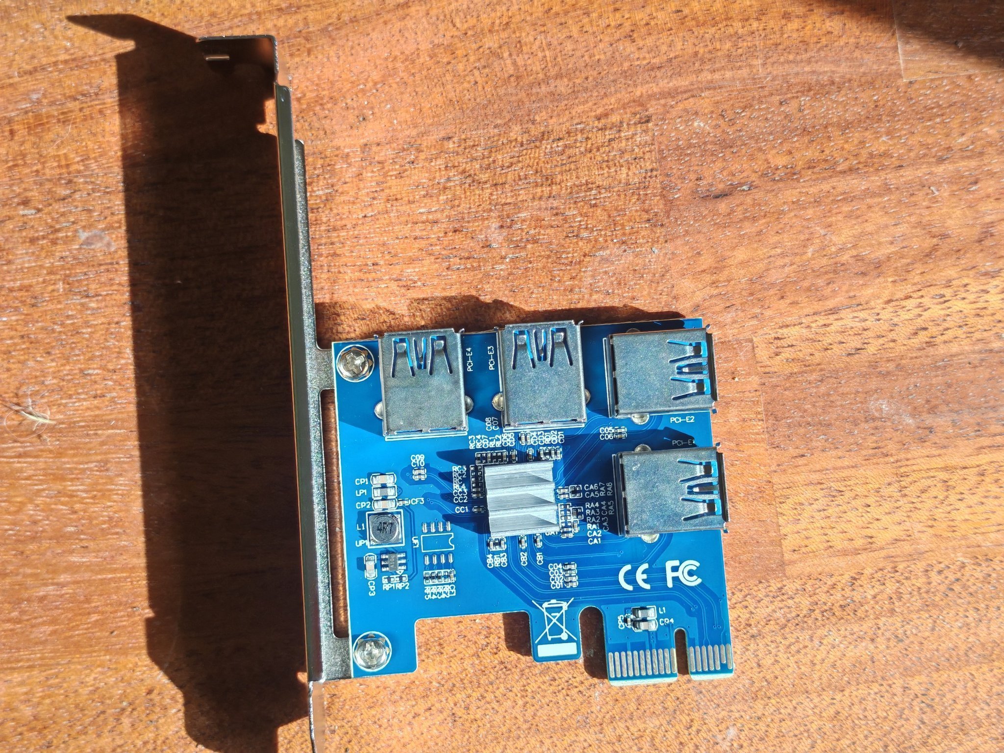 PCIe Splitter Adapter kort, 1 PCIe till 4 PCIe .. | Köp på Tradera ...