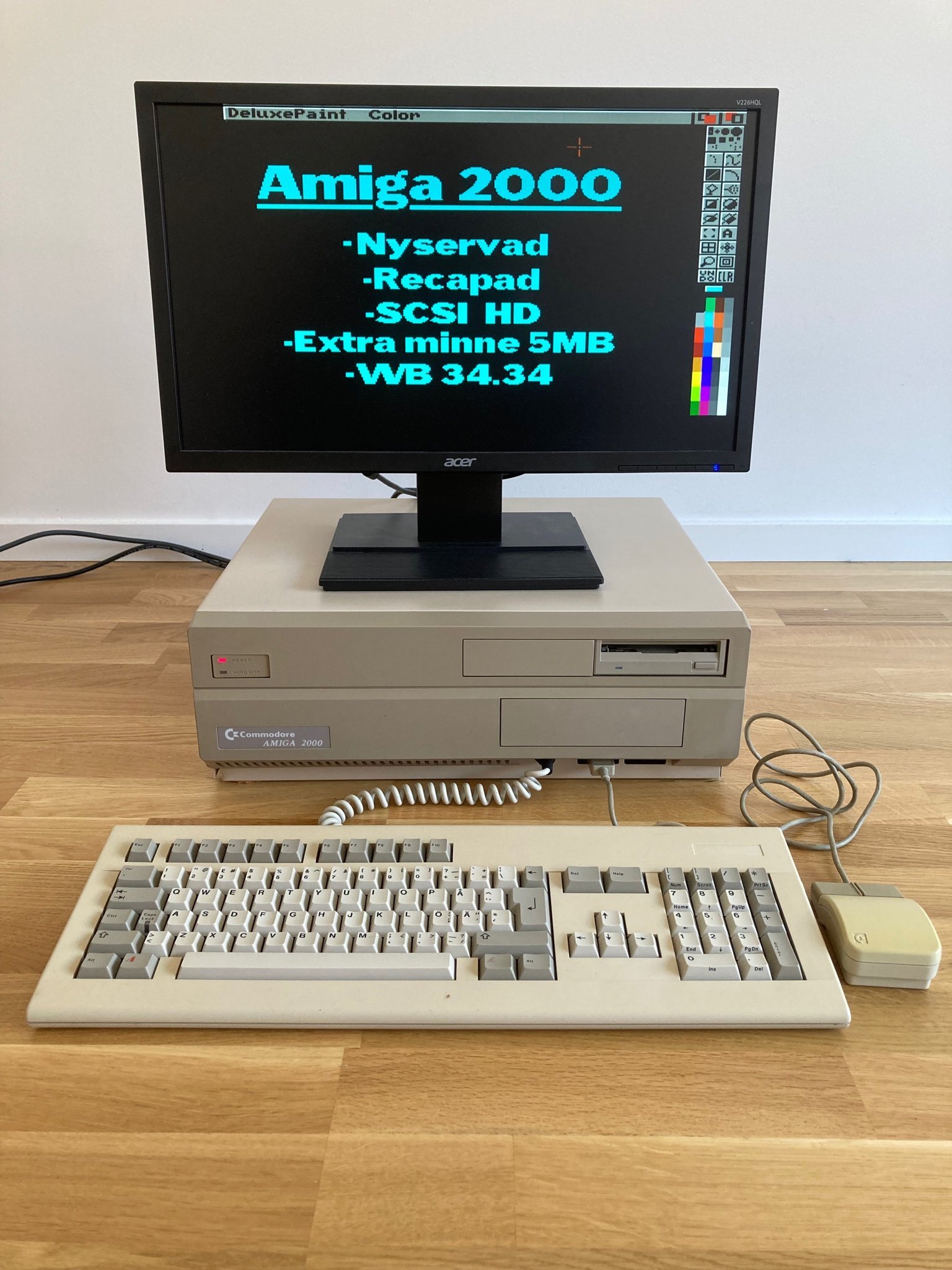 Se produkter som liknar Renoverad Amiga 2000 - .. på Tradera (482972257)