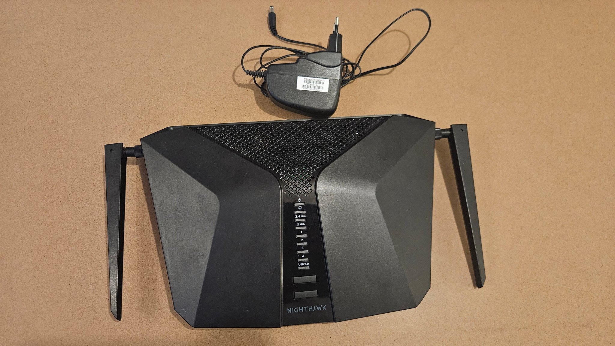 Se produkter som liknar Netgear Nighthawk AX4 AX1800 .. på Tradera ...