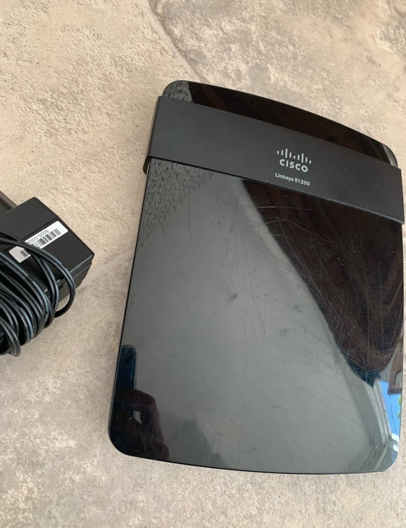 Cisco Linksys E1200 Router | Köp på Tradera (695305423)