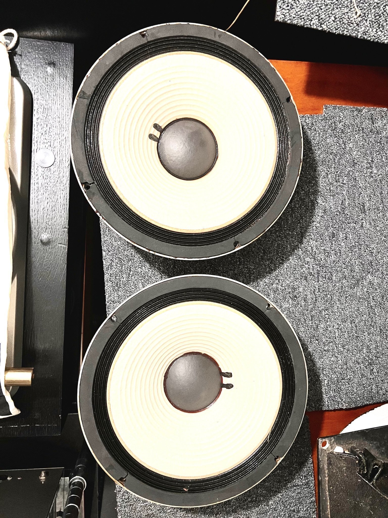 JBL 2212 12” Basar + JBL LE25 4311 Crossovers+ skyltar.