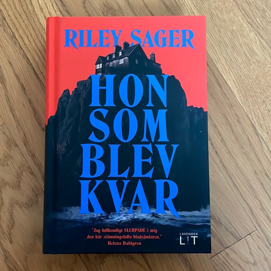 Se produkter som liknar Hon som blev kvar av Riley Sa.. på Tradera ...