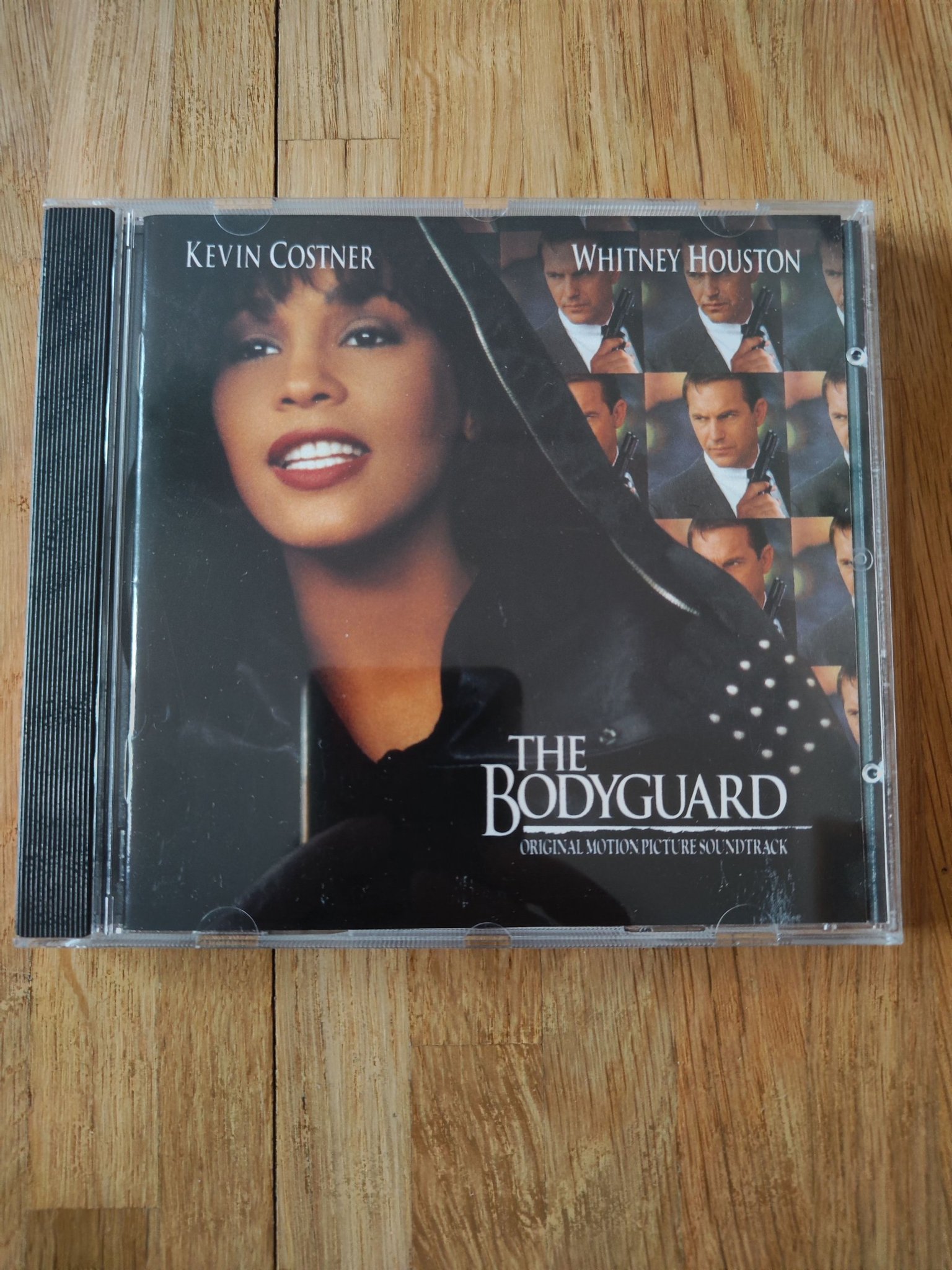 Se produkter som liknar The Bodyguard - Original Moti.. på Tradera ...
