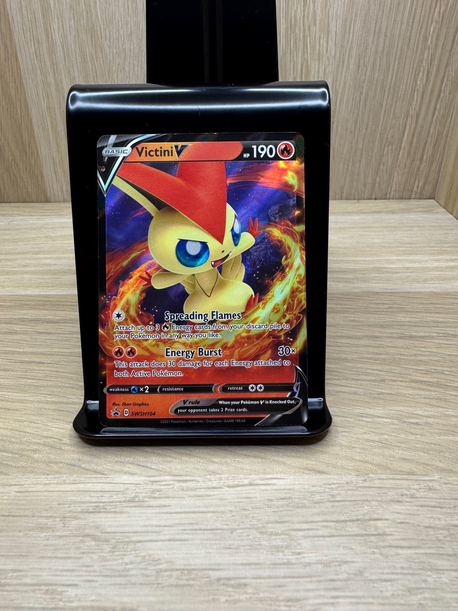Victini V SWSH104 2021 English Promo Pokemonkort | Köp på Tradera ...