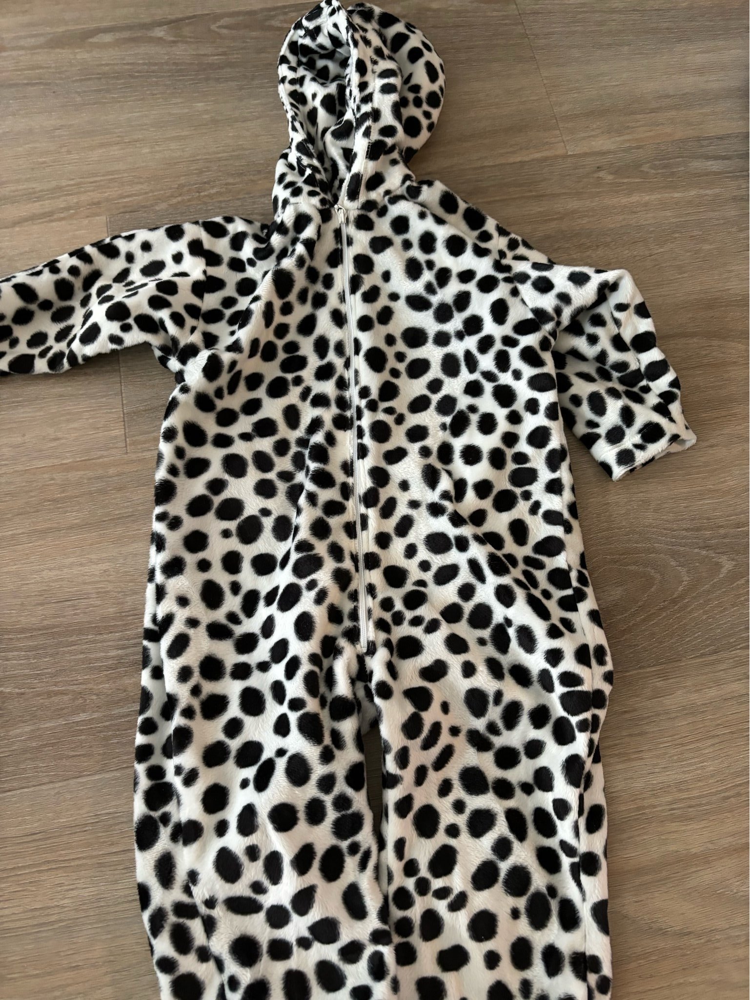 Se produkter som liknar Vit och svart overall på Tradera (638604209)