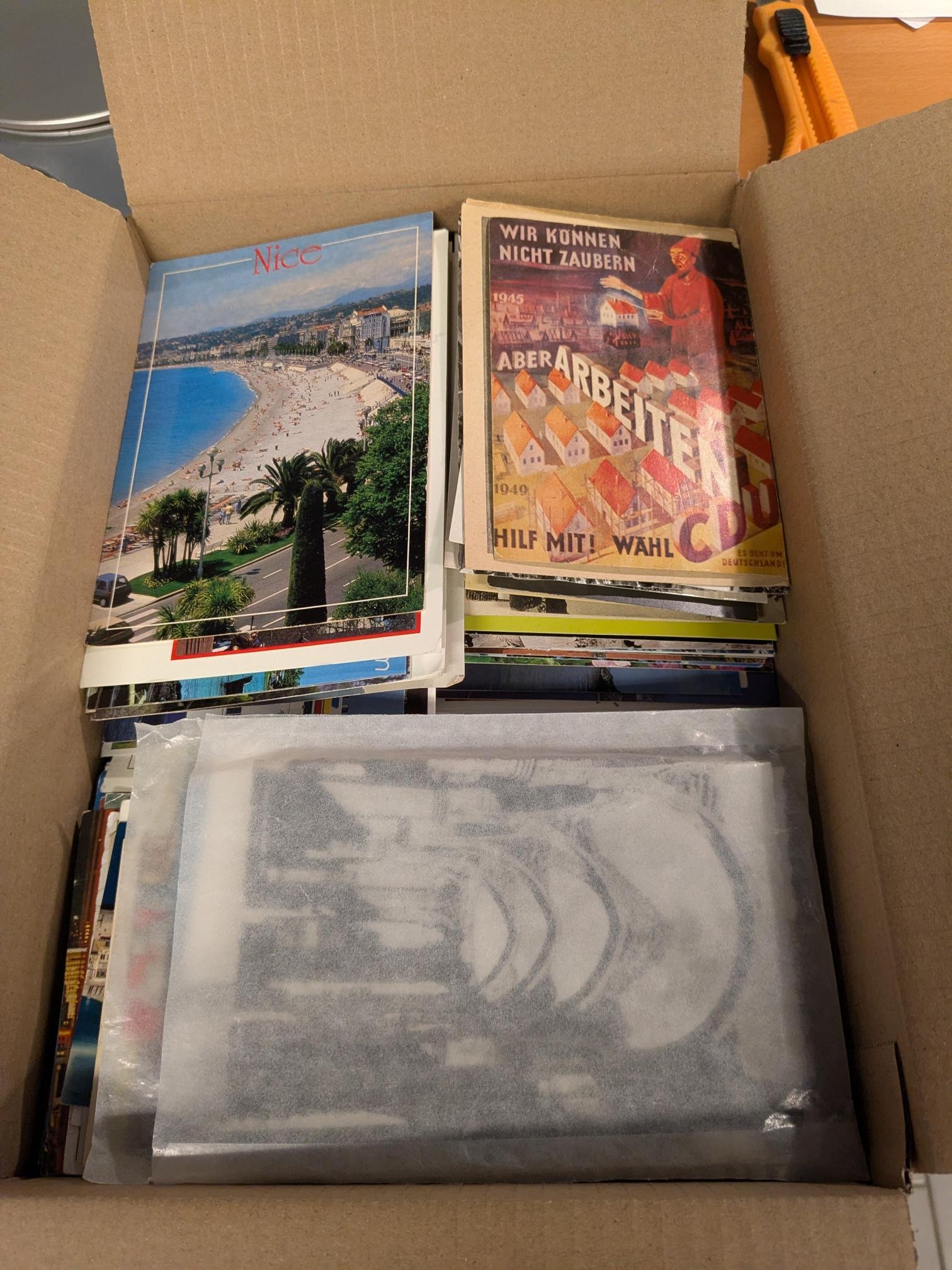 Låda 33x23x25cm full med kort av alla de slag | Köp på Tradera (713096377)