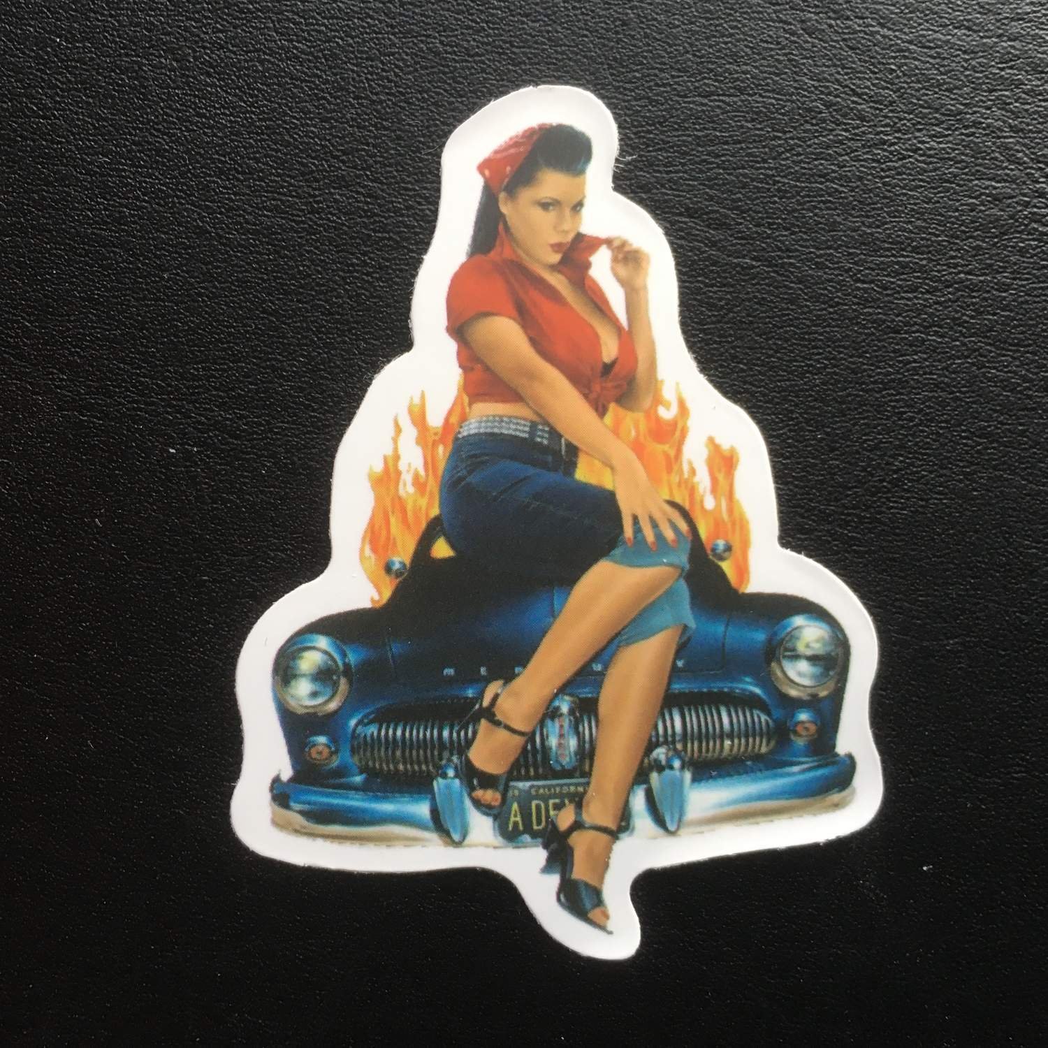 1 fint Pinup klistermärke - Pinuppa sticker | Köp på Tradera (625886045)