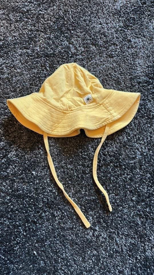 Se produkter som liknar Gul solhatt 40/42 på Tradera (694775107)