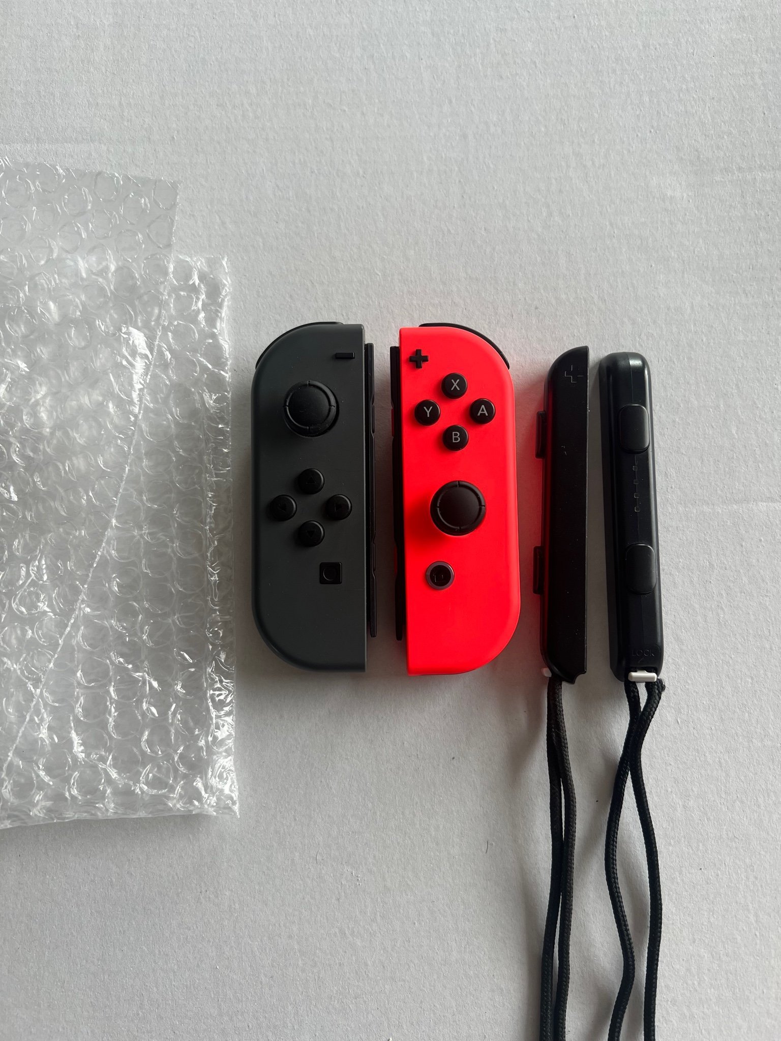 Nintendo Switch Joy-Cons röd/grå | Köp på Tradera (734744135)