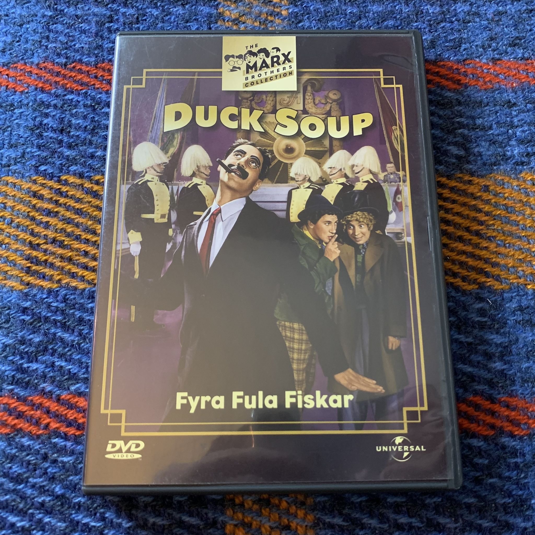 Se produkter som liknar Duck Soup / Fyra fula fiskar .. på Tradera ...