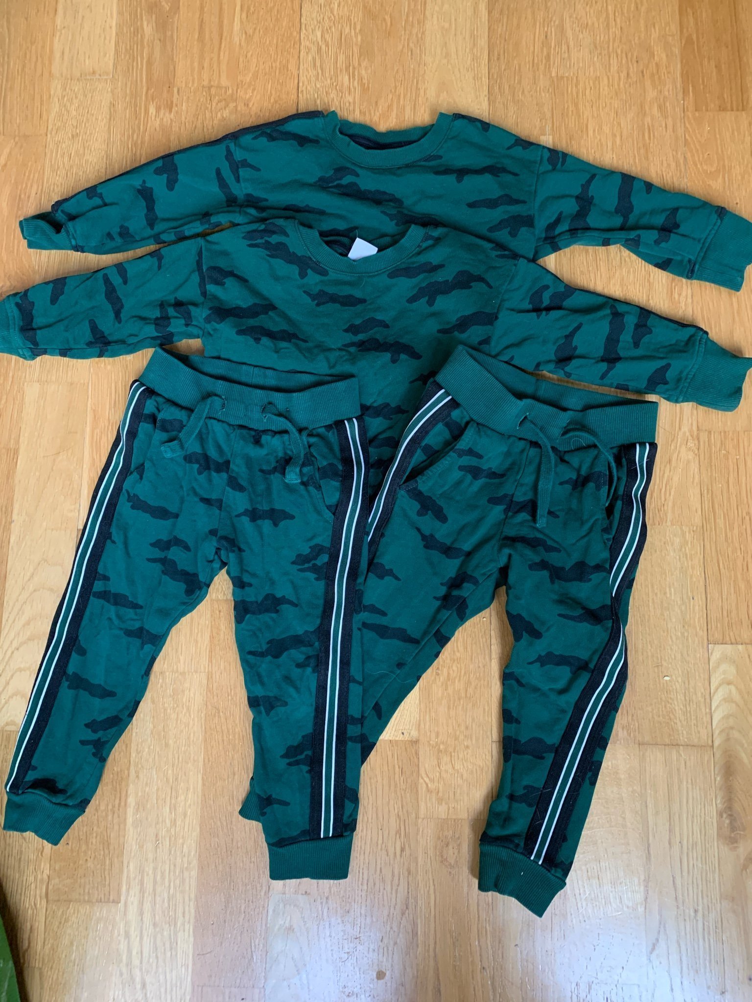 Se produkter som liknar Två set Lindex stl 92 på Tradera (629721199)