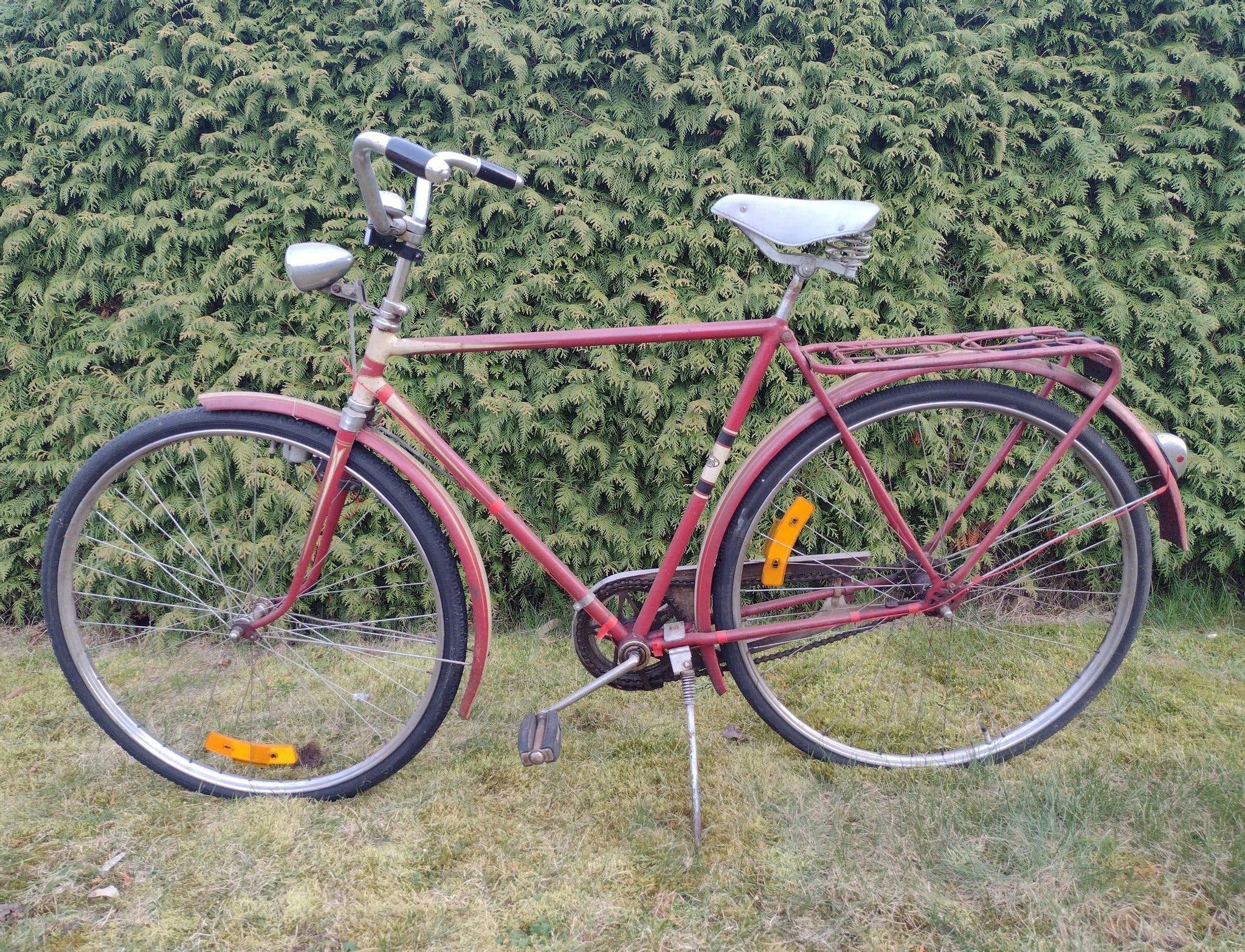 Se produkter som liknar Klassisk Röd Monark Herr Cykel på Tradera ...