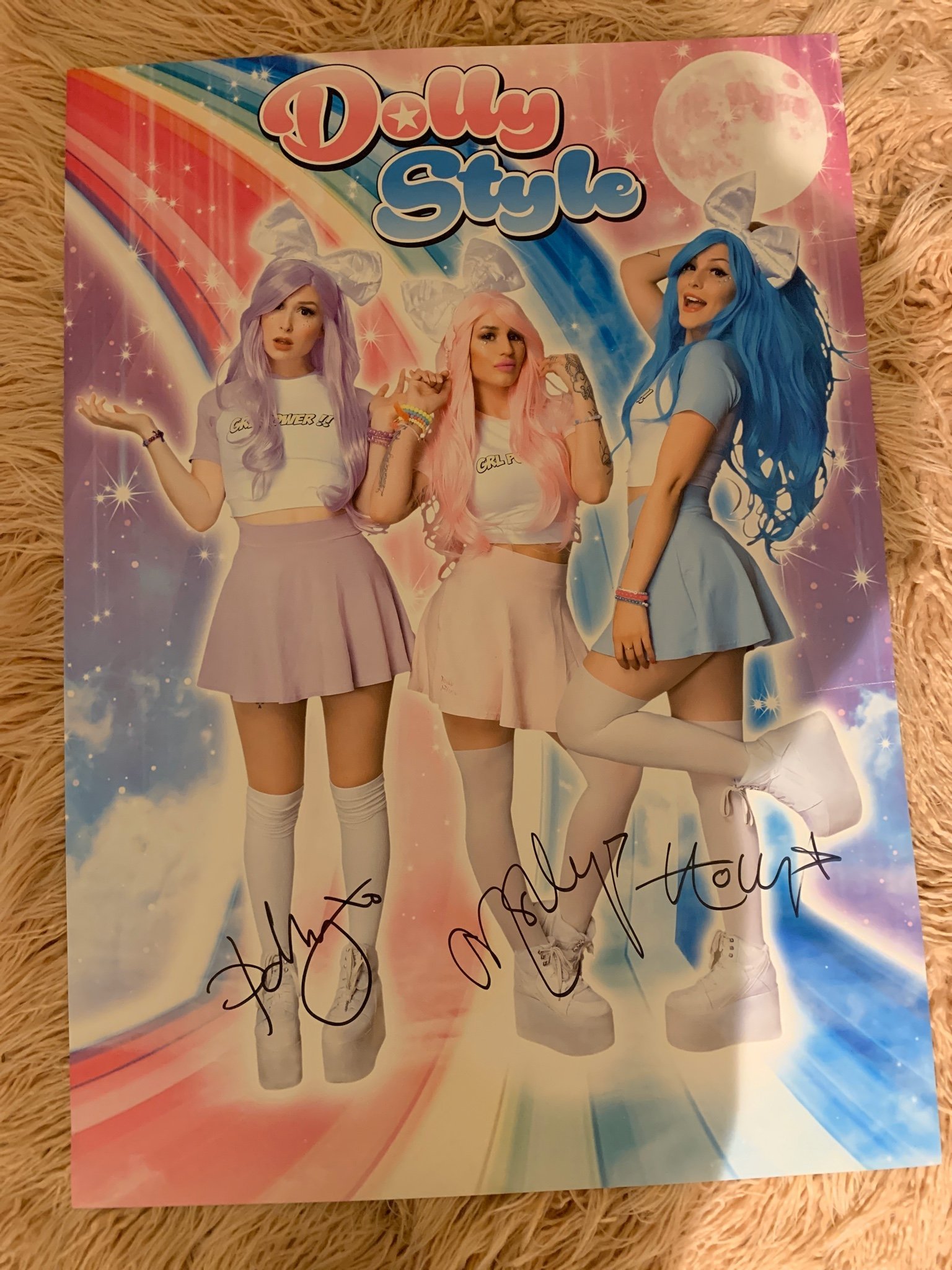 Dollystyle Dolly Style Poster 369096139 ᐈ Köp På Tradera