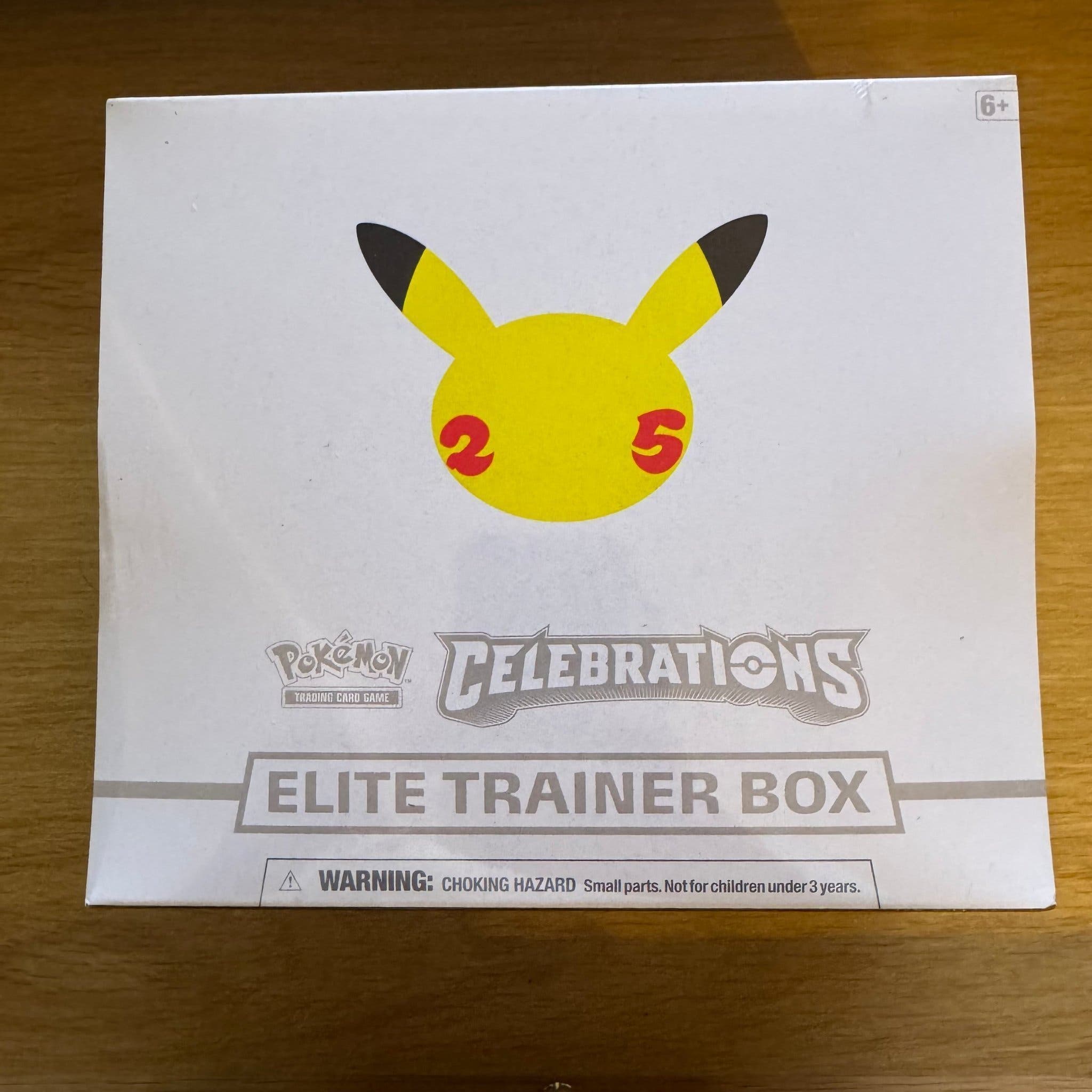 Se produkter som liknar POKÉMON CELEBRATIONS ELITE TR.. på Tradera ...